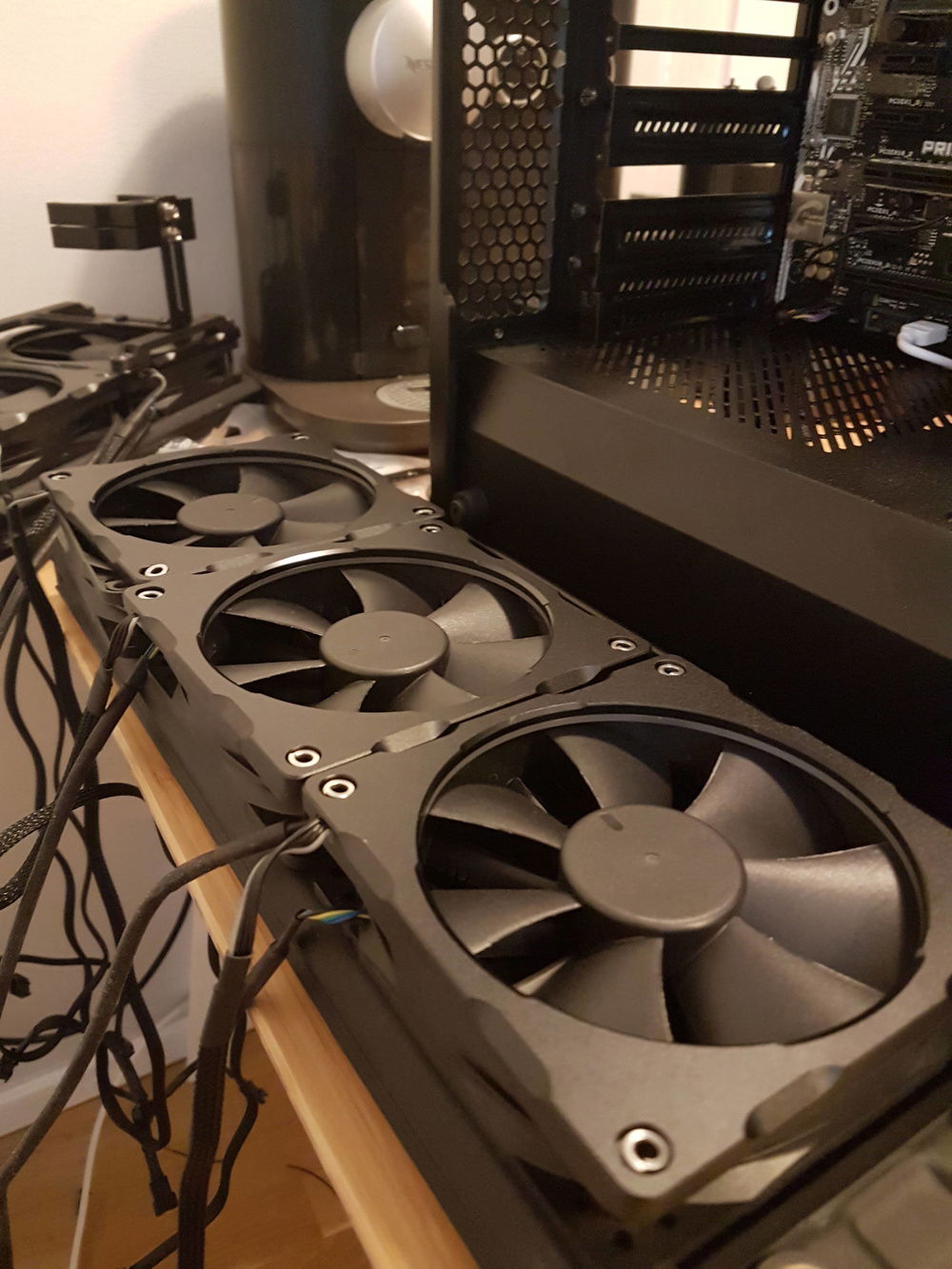 Meshify Custom Liquid SLI » builds.gg