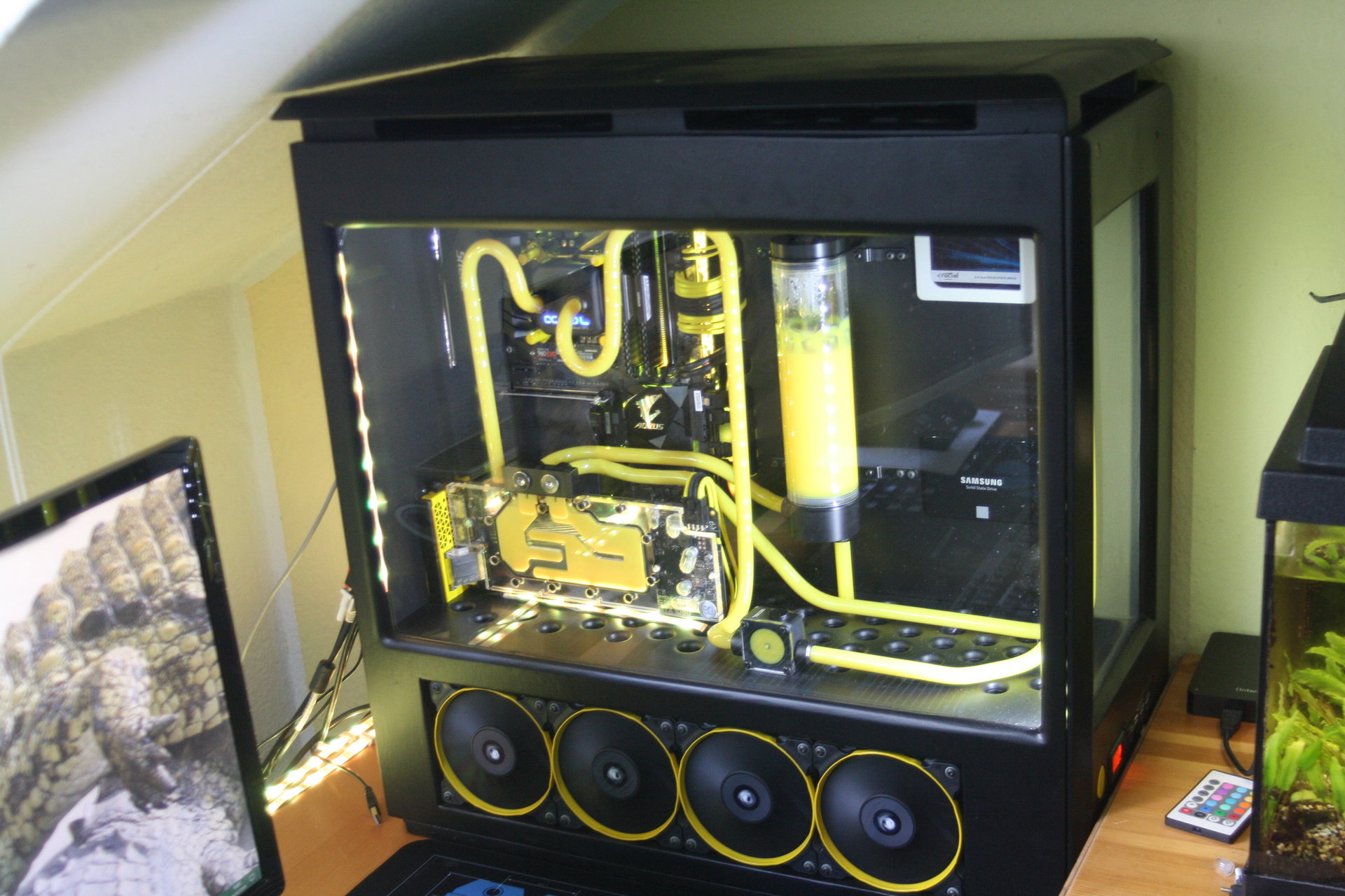 Selfmade wood Case » builds.gg