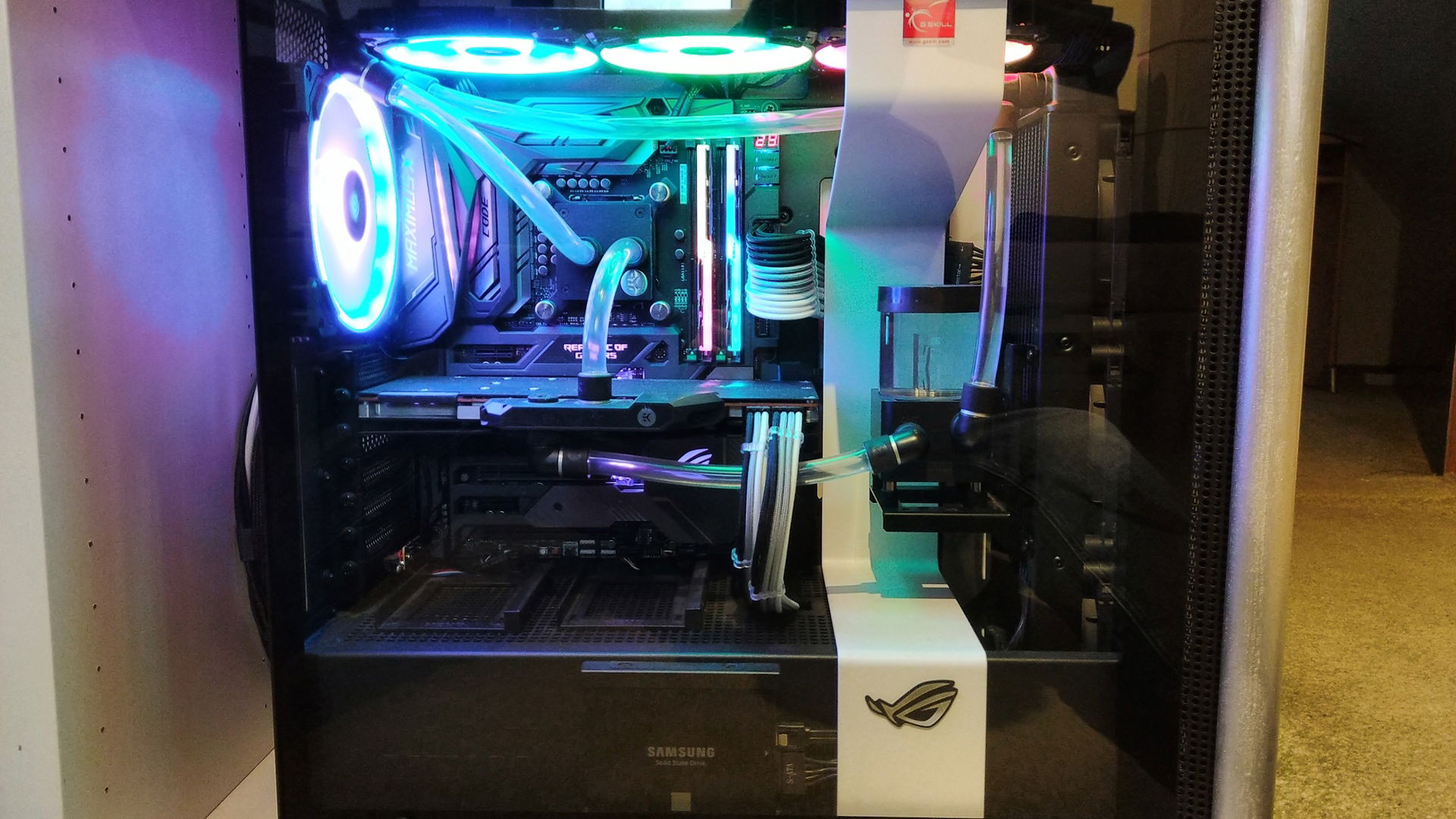 Black, White and Rainbows @ 4k » builds.gg