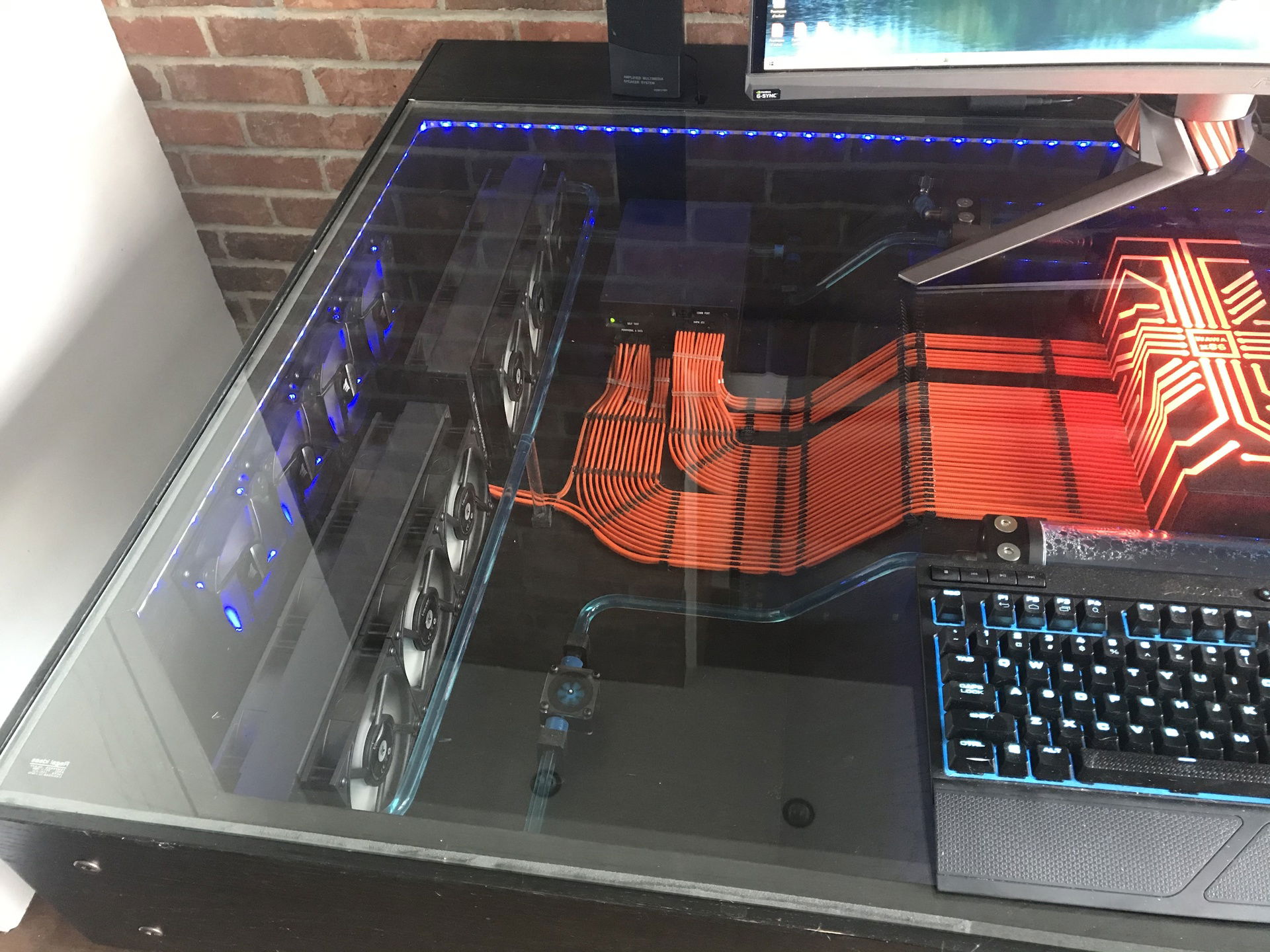 All exposed parts desk pc » builds.gg