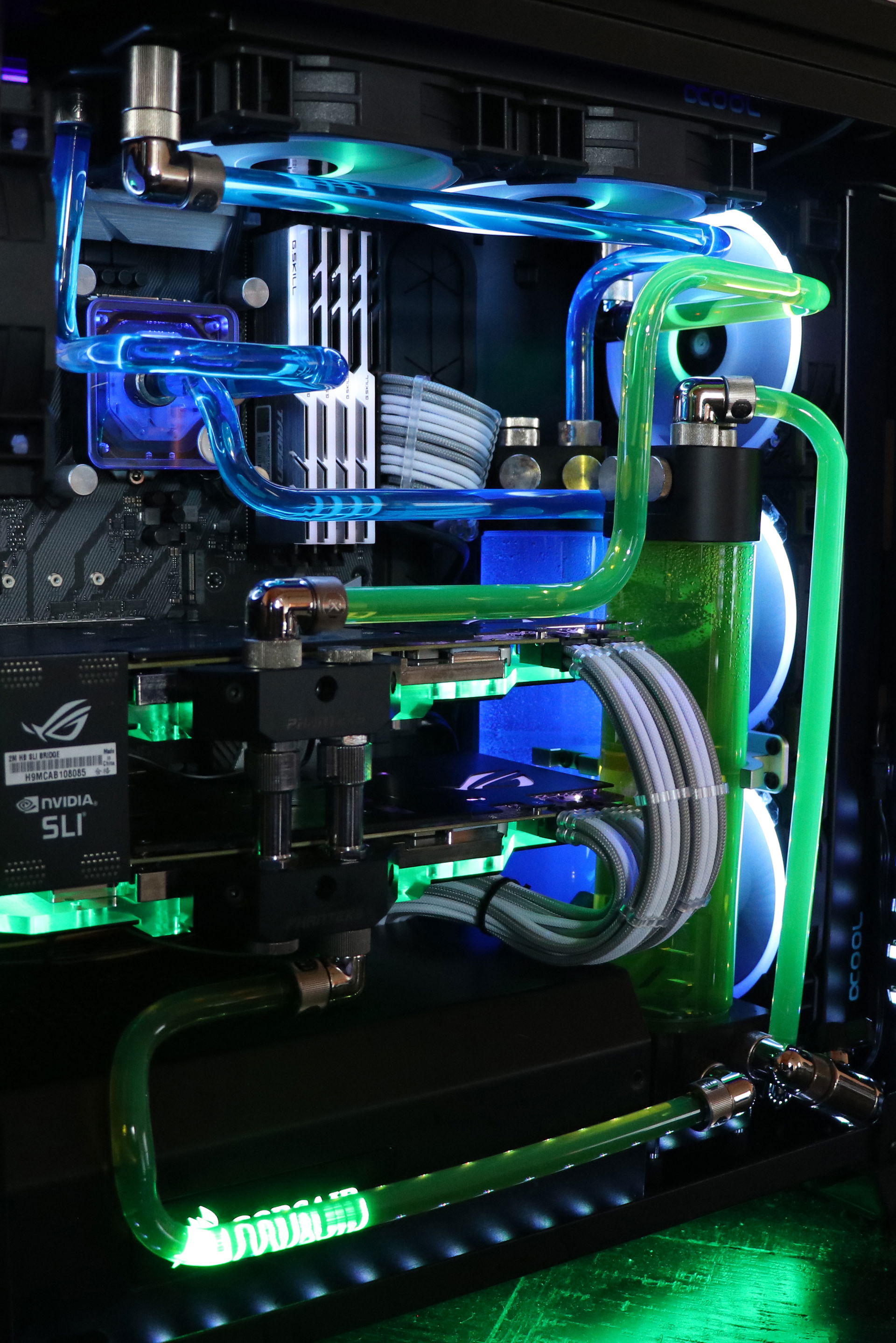 Intel Blue and Nvidia Green Dual Loop » builds.gg