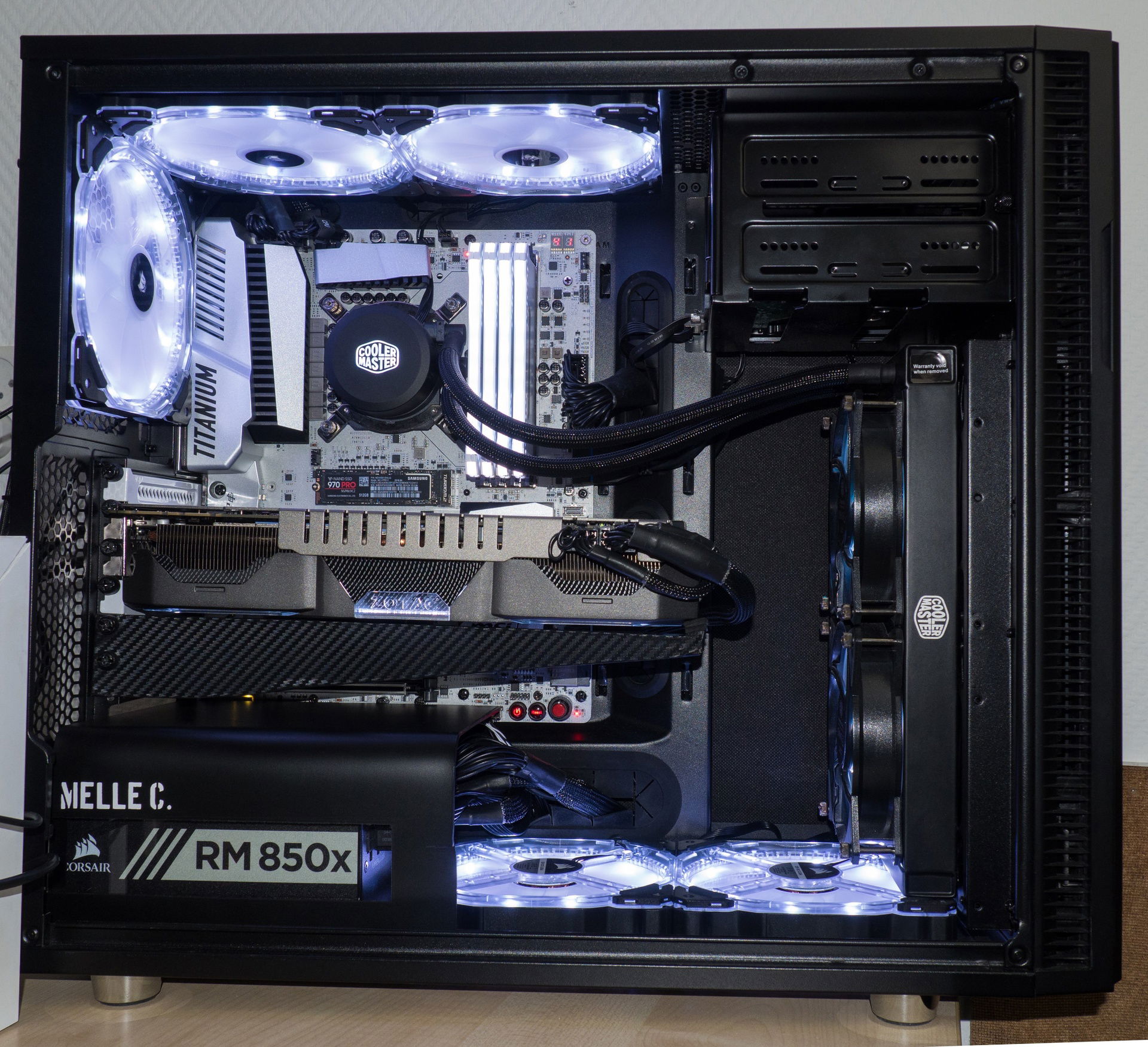 Black and white/silver setup » builds.gg