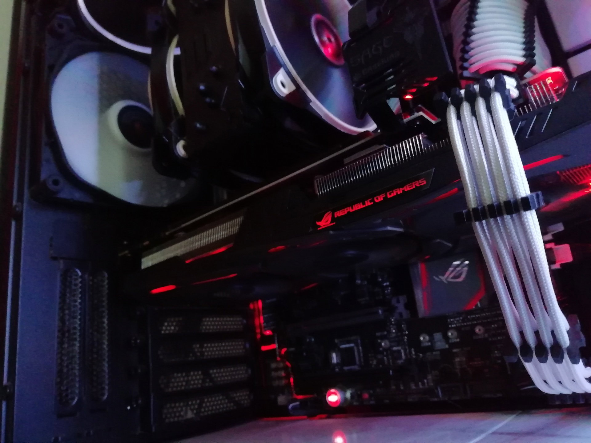 White Base 700 » builds.gg