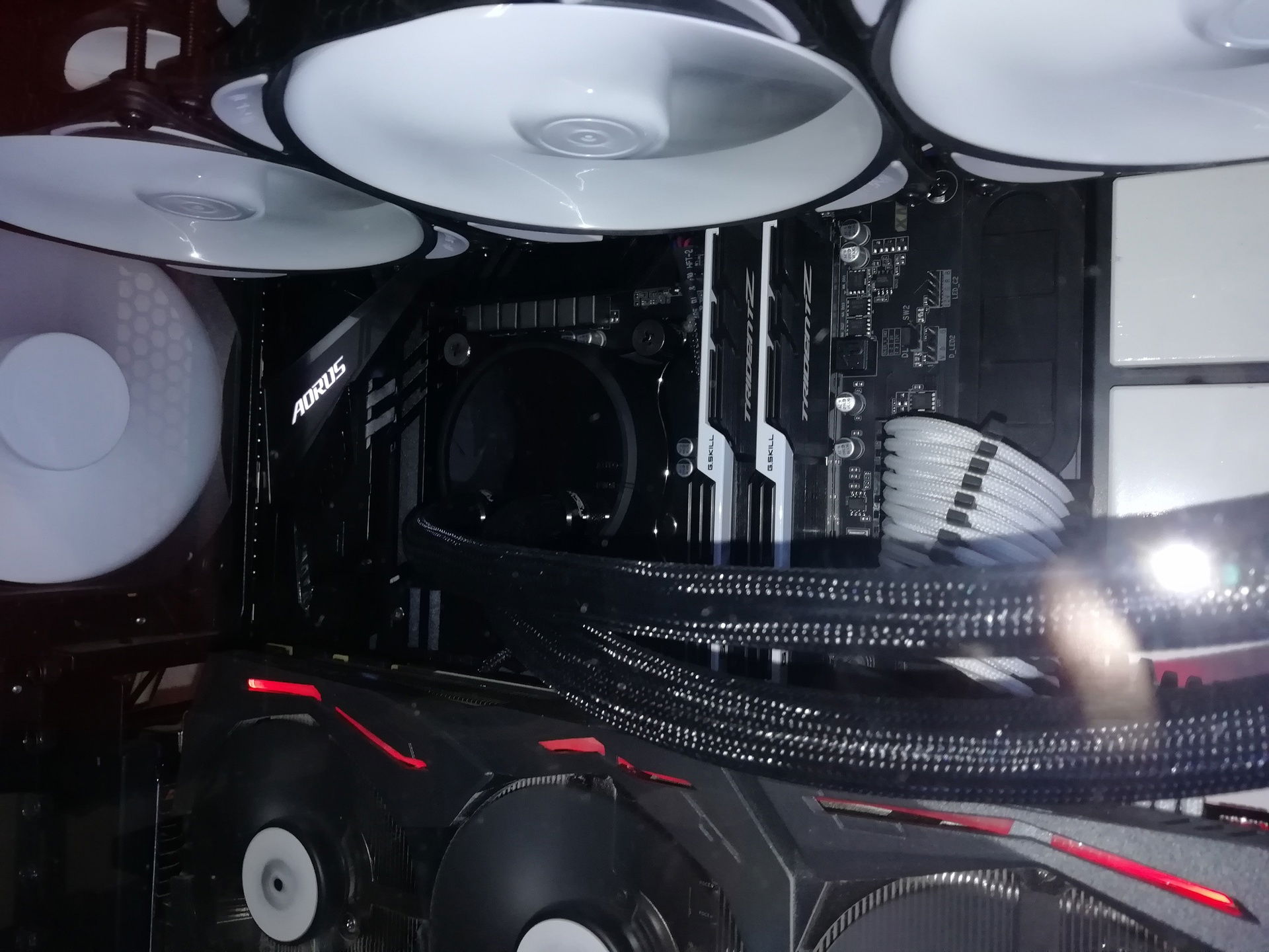 White Base 700 » builds.gg