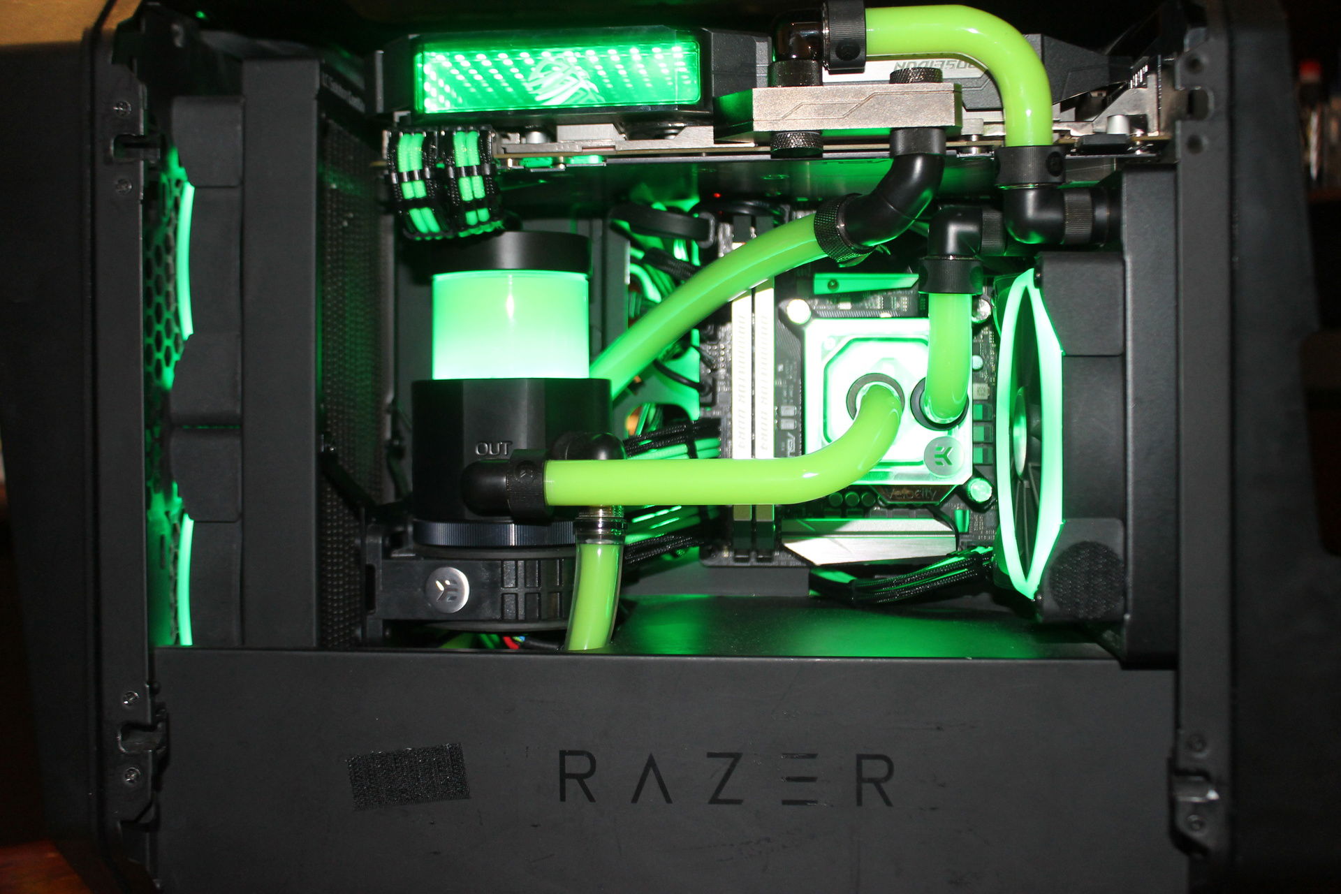 Razer Antec Cube » builds.gg