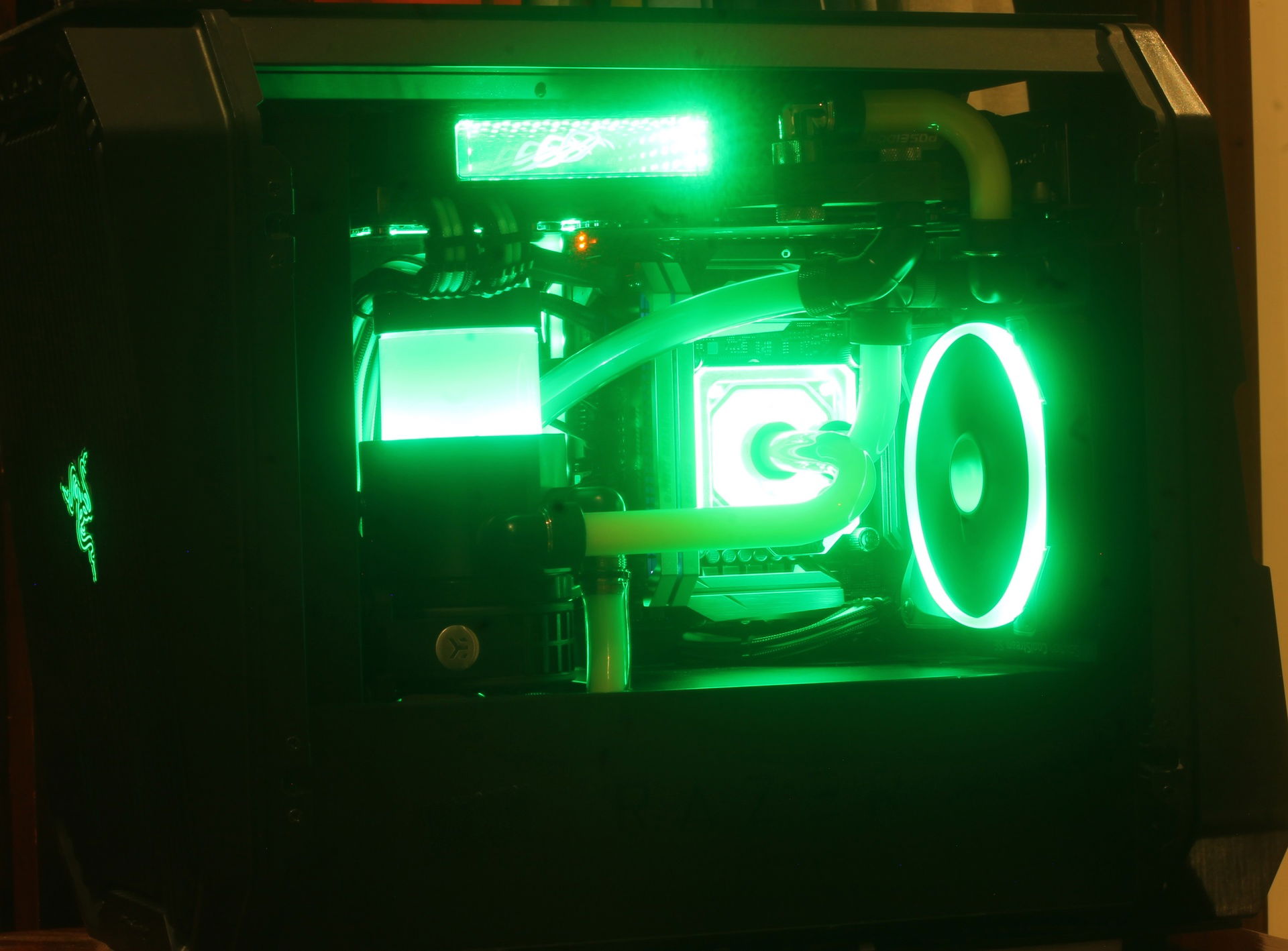 Razer Antec Cube » builds.gg