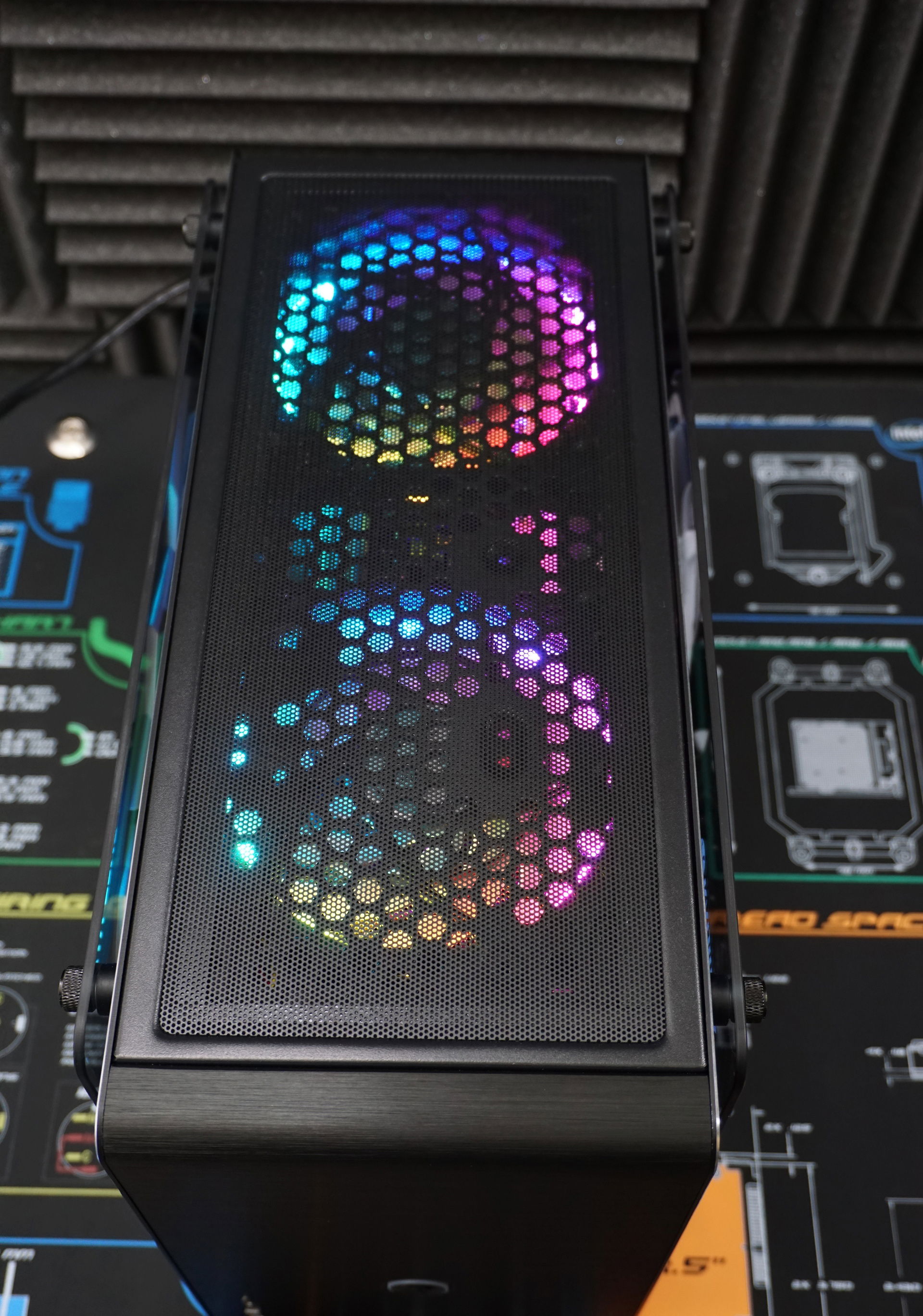 The Devil's Sauna. Mini ITX 8700K RTX 2080 » builds.gg