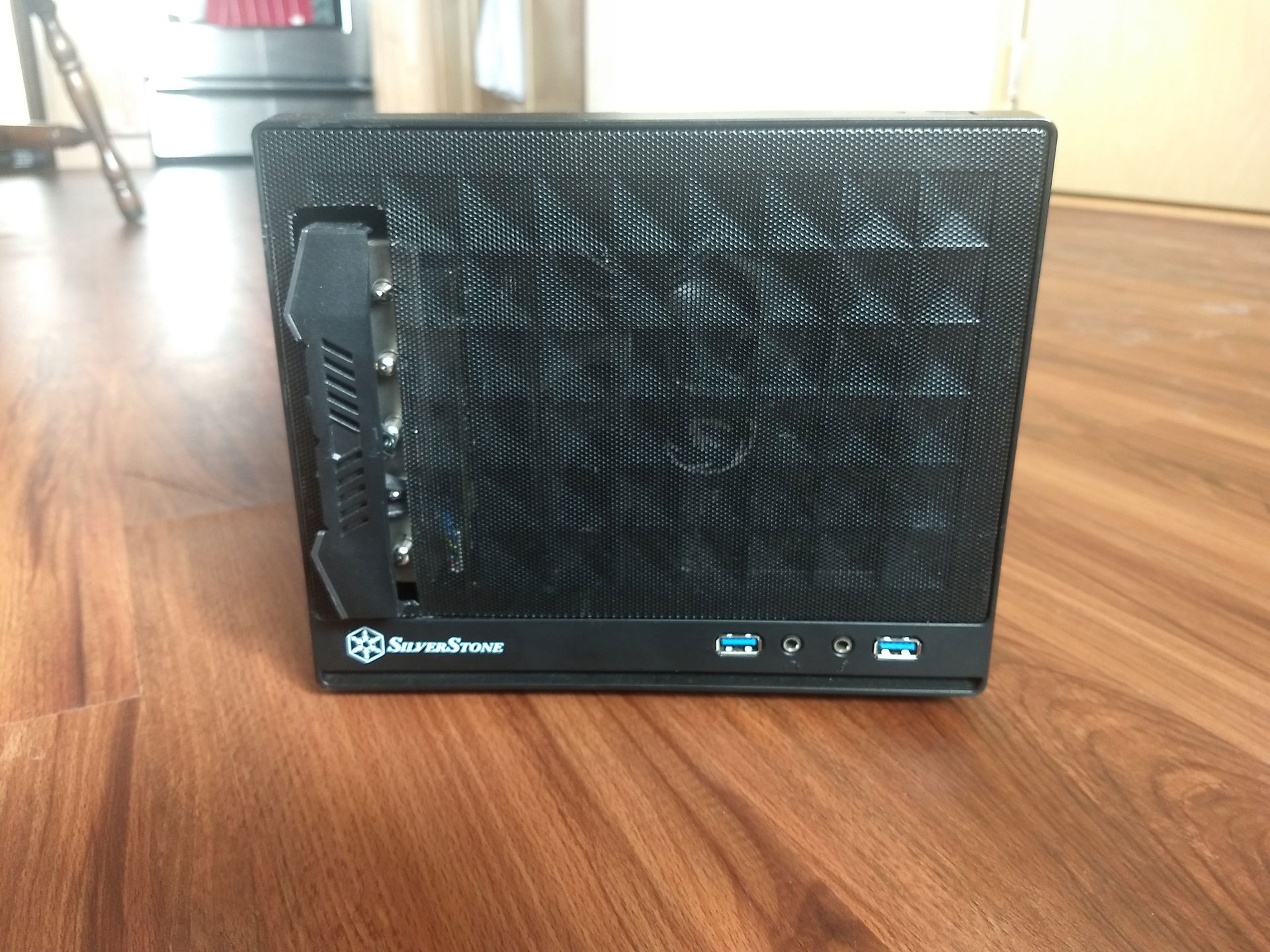 Extra Large GPU and Extra small Case » builds.gg