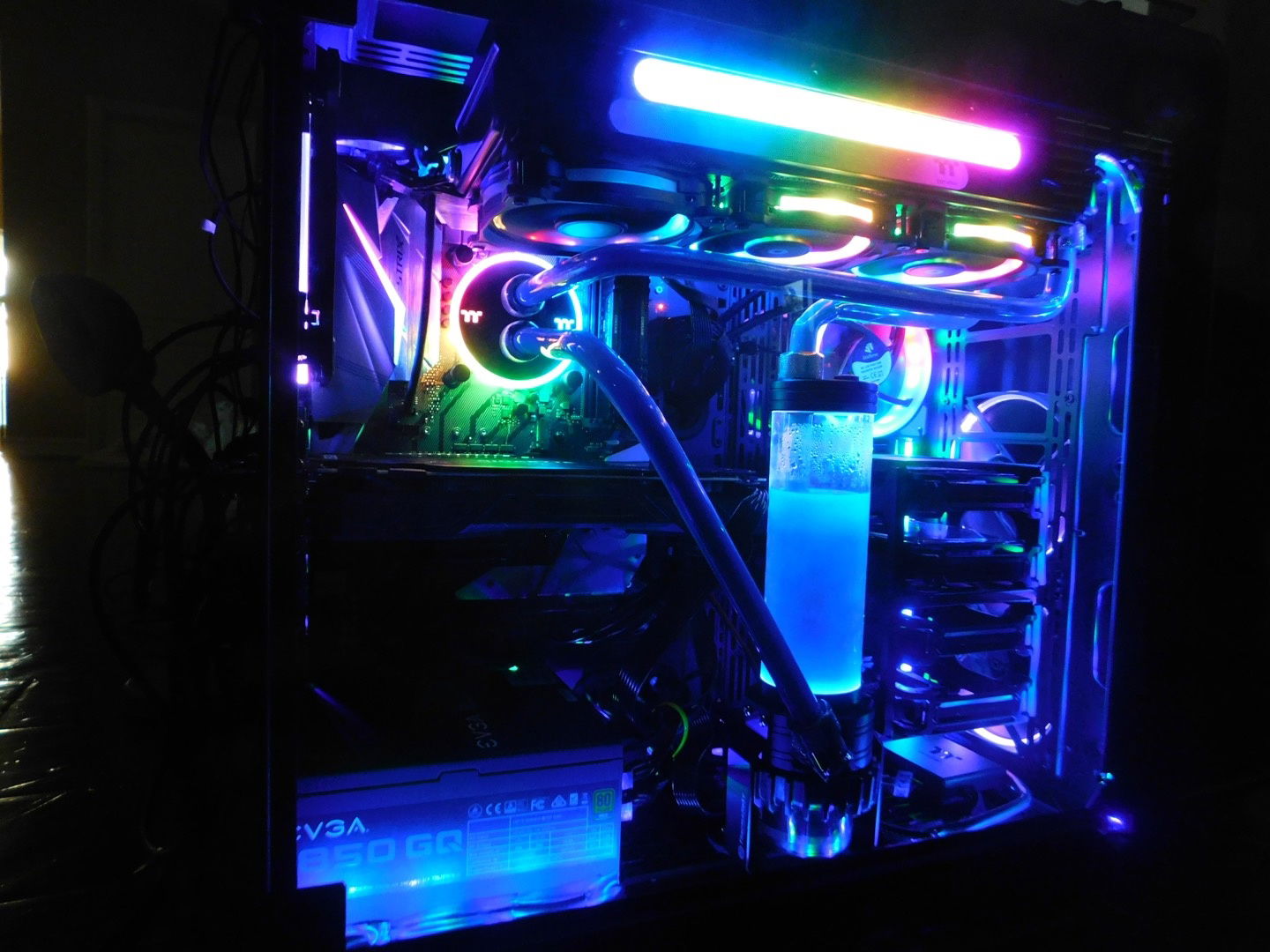 All tempered glass + full RGB » builds.gg