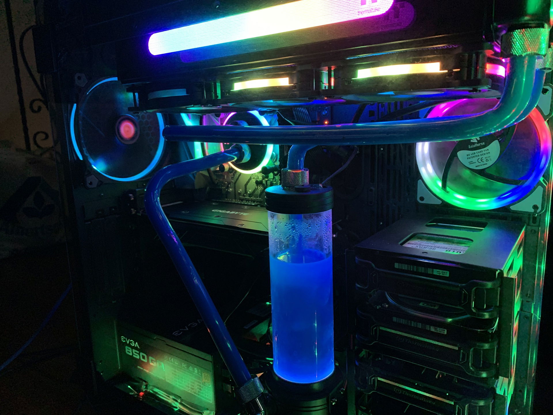 All tempered glass + full RGB » builds.gg