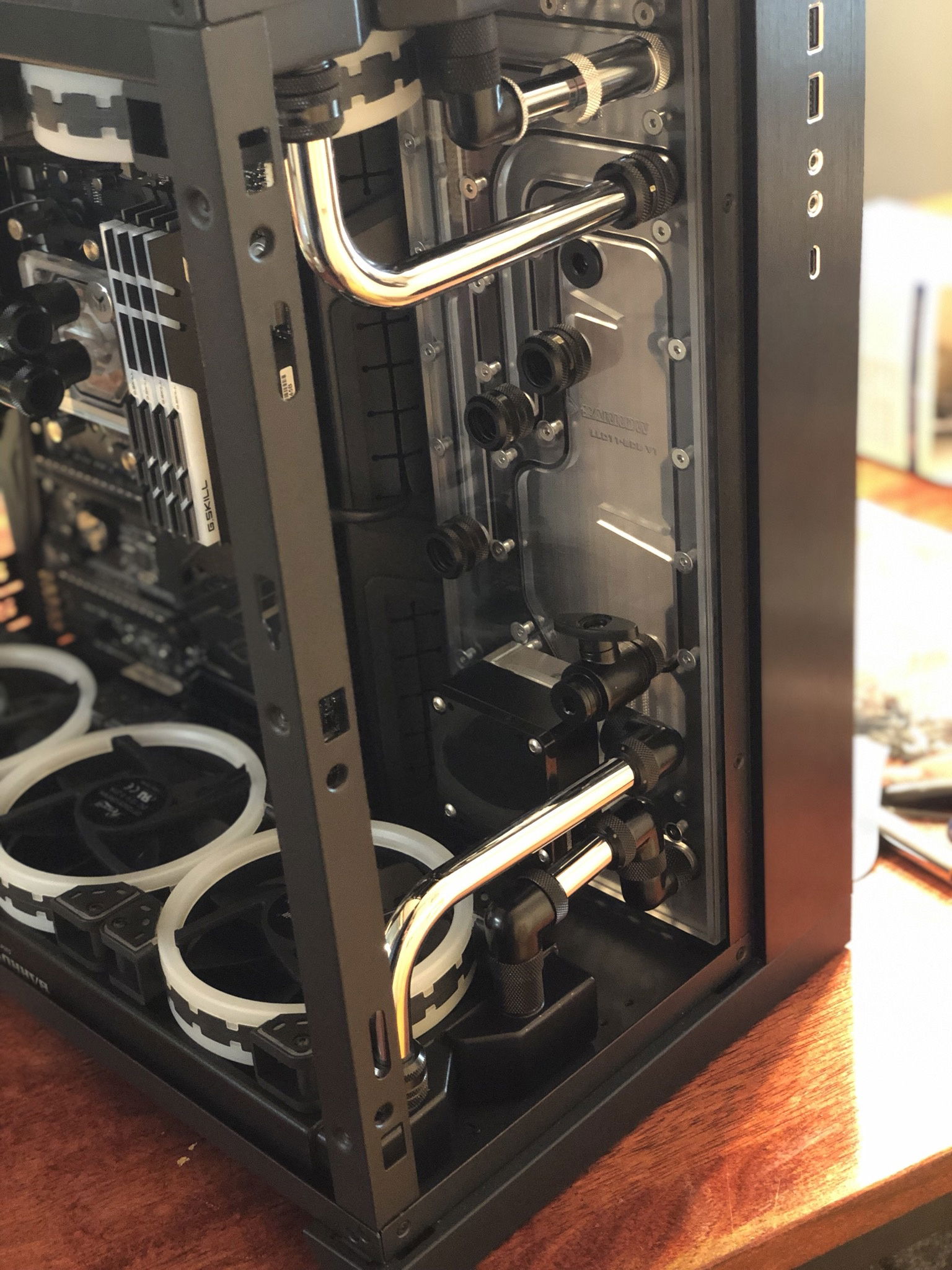 Main PC / Loop finally done! » builds.gg