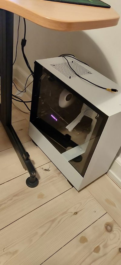 Lian Li O11 XL, custom loop, front distro plate, black & yellow » builds.gg