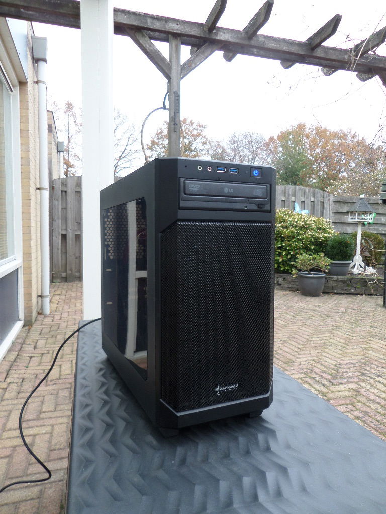 Retro PC in a modern case » builds.gg