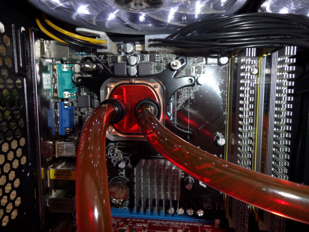 Retro PC in a modern case » builds.gg