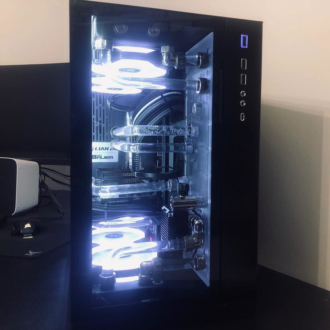 Chrome, Black and White Clean Build » builds.gg