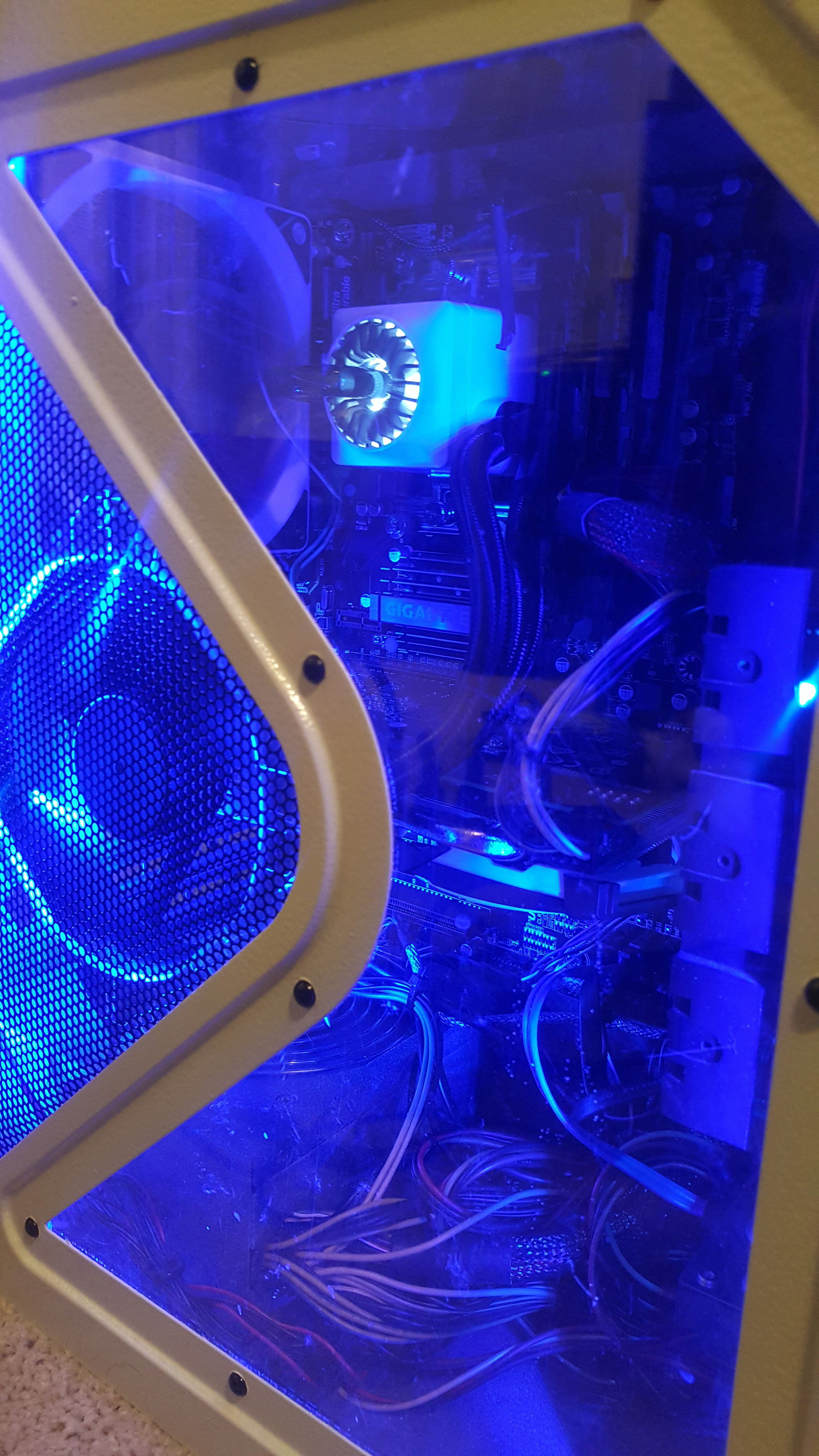 The new Antec 900... » builds.gg