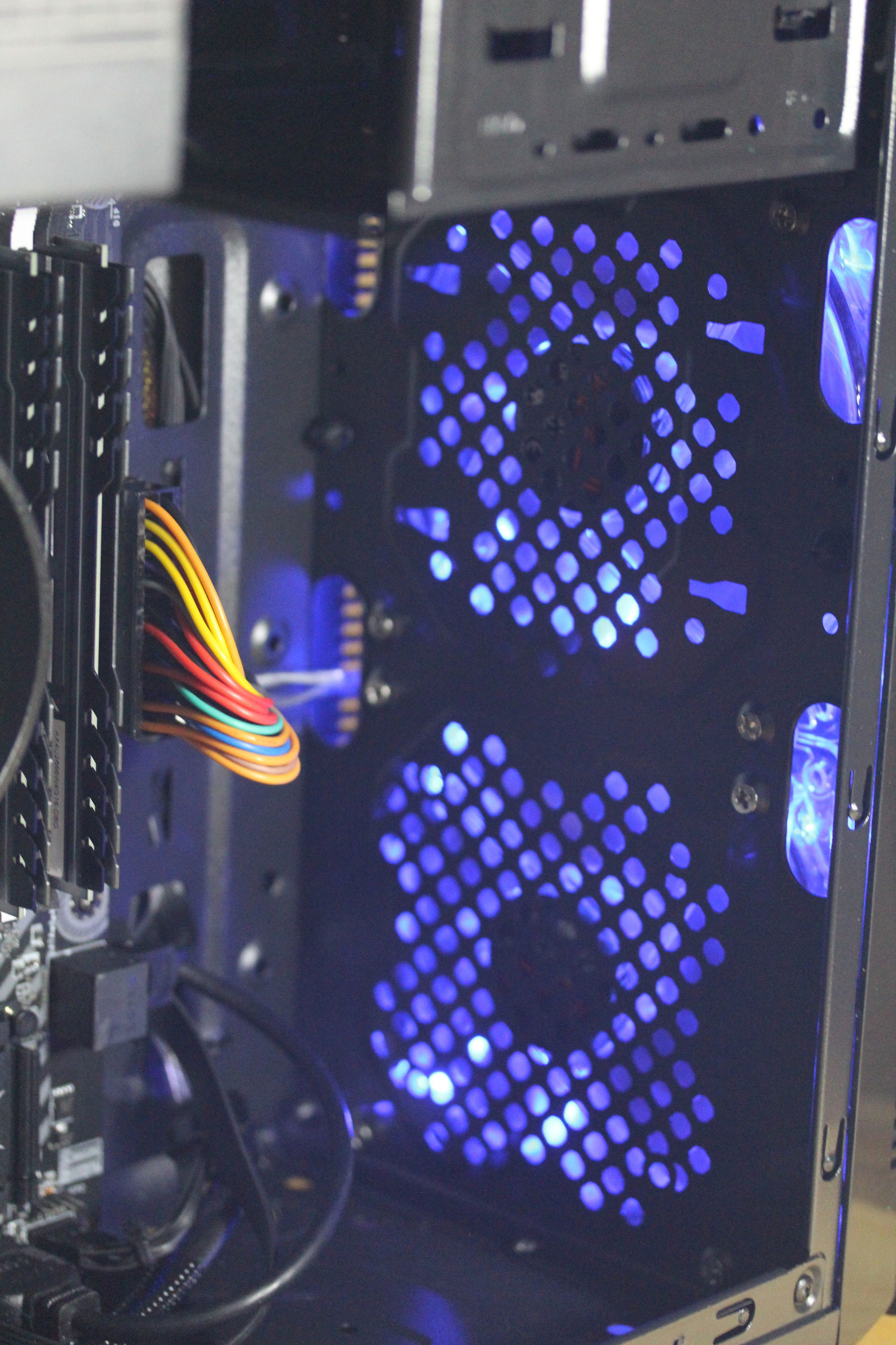 the case looks nifty (3) » builds.gg