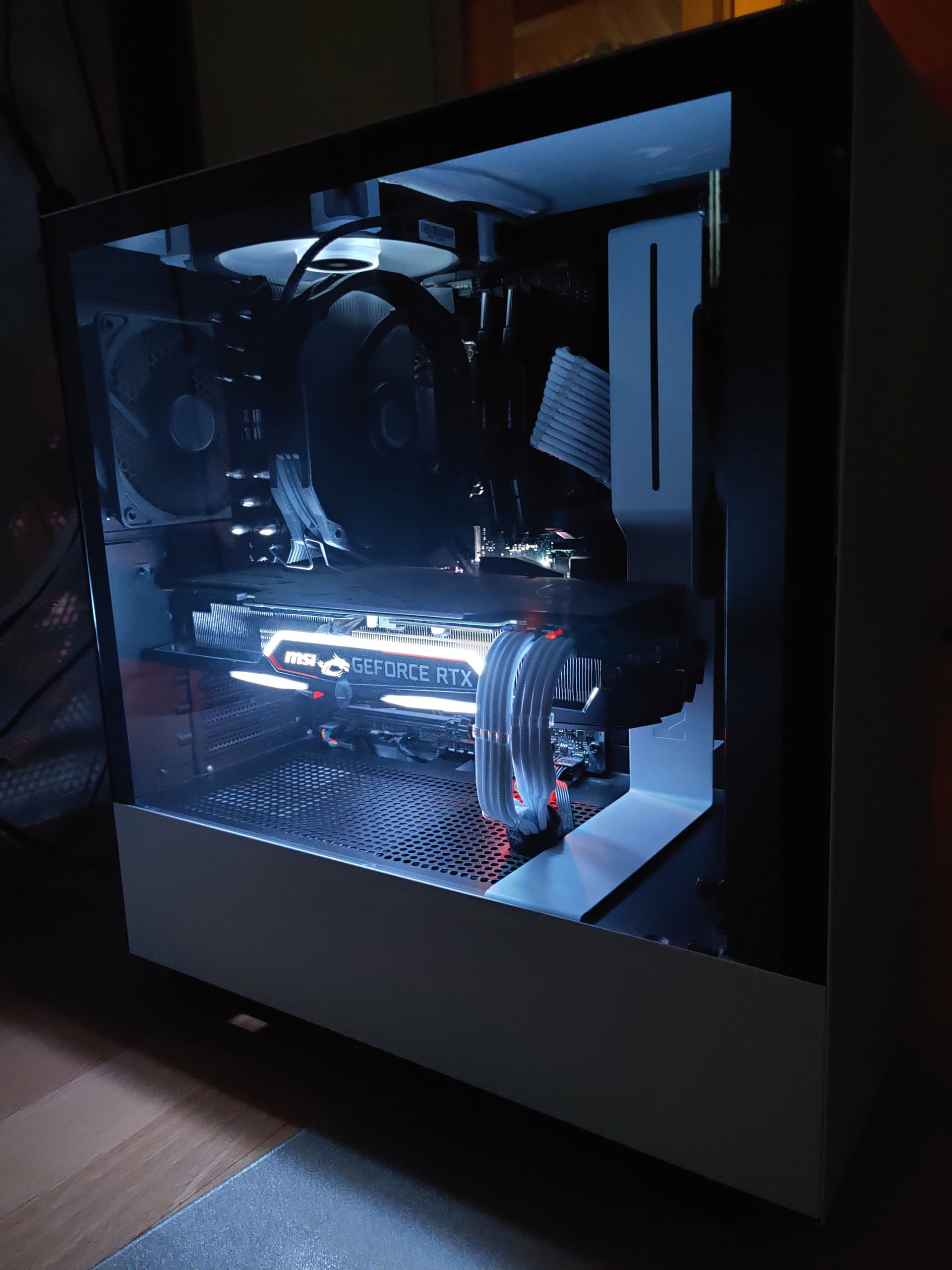 White and simple » builds.gg
