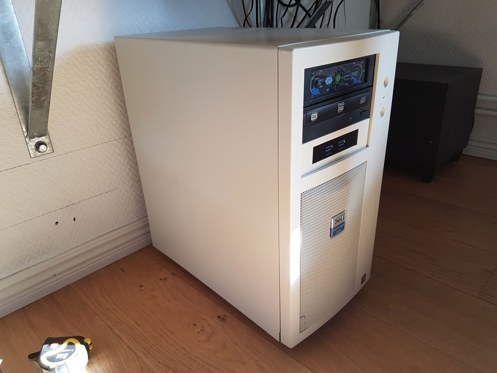 Dell PowerEdge 2200 2019 edition » builds.gg