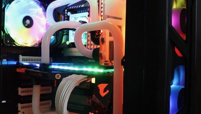 Lian Li O11 XL, custom loop, front distro plate, black & yellow » builds.gg