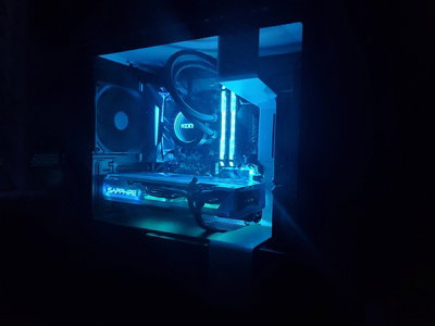 Lian Li O11 XL, custom loop, front distro plate, black & yellow » builds.gg