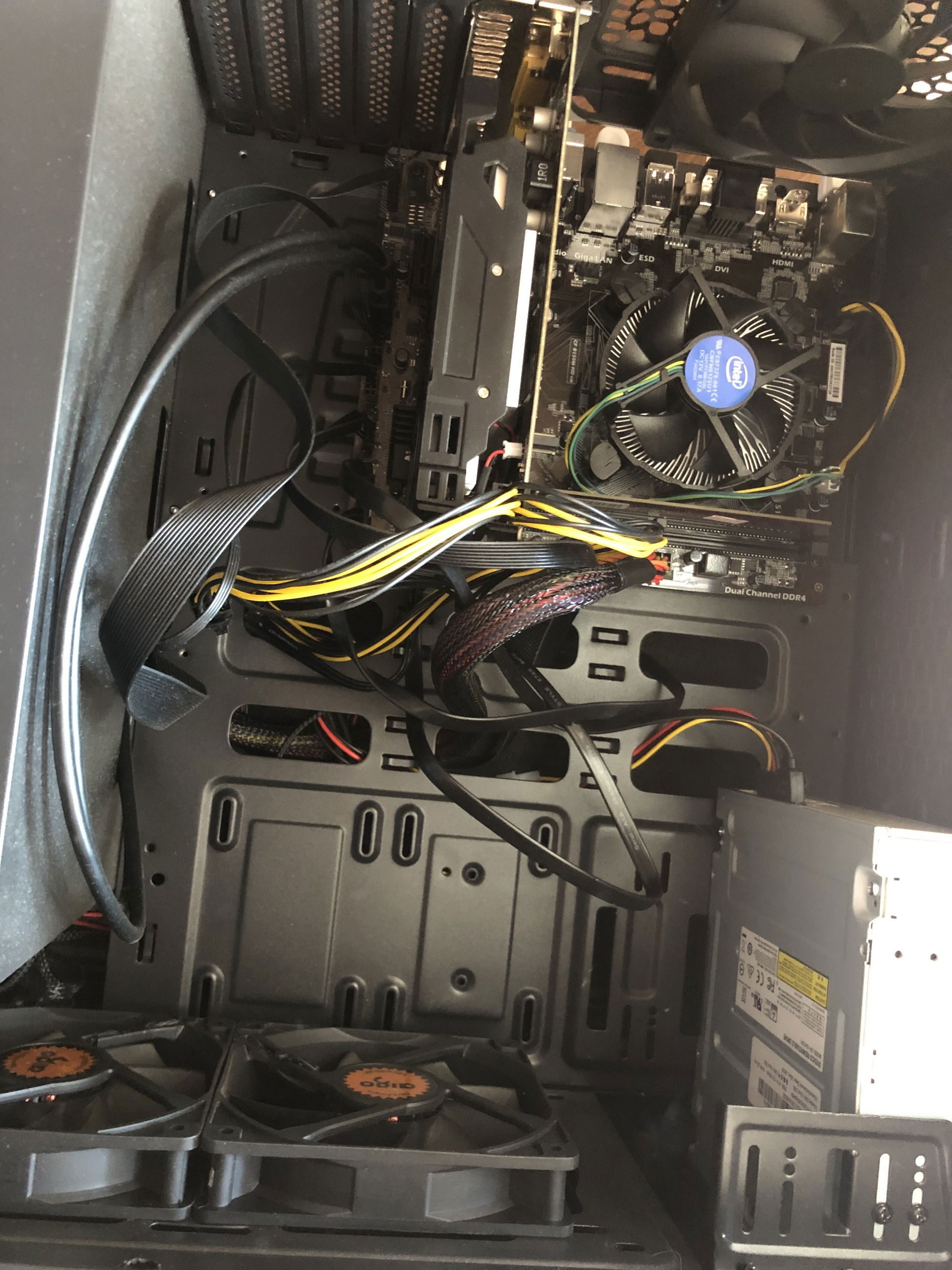 Basic Working + Gaming setup » builds.gg