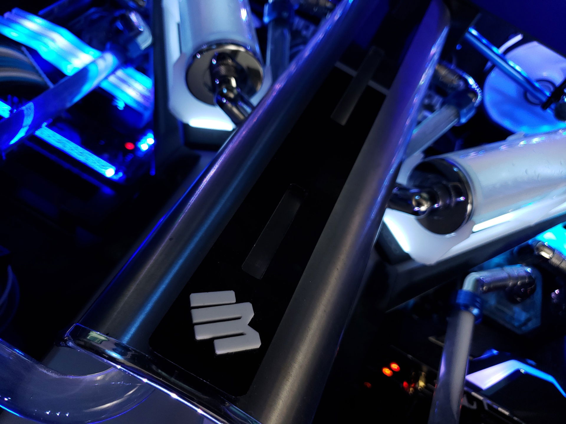 Splitr Dual PC Desk Mod! » builds.gg