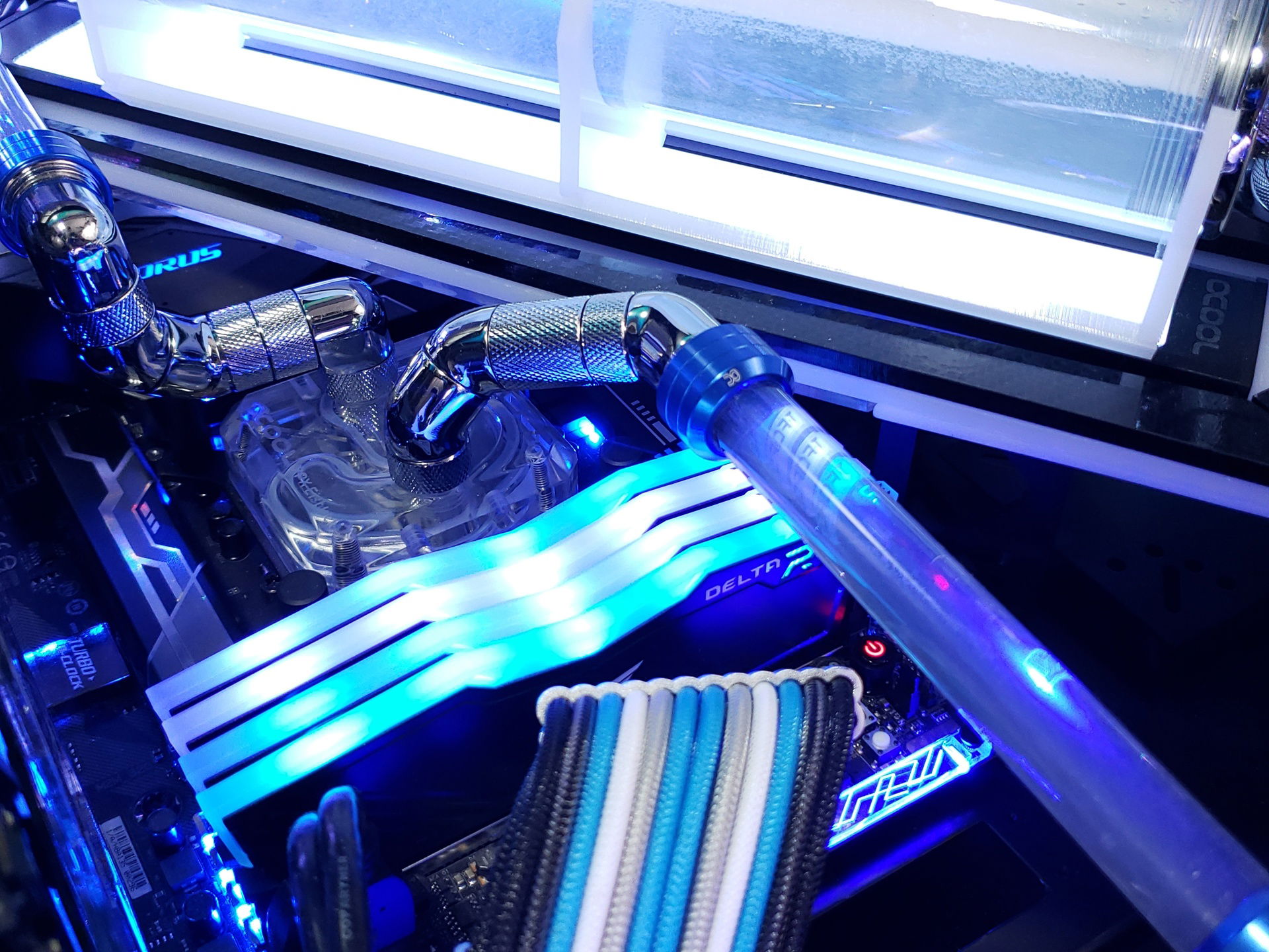 Splitr Dual PC Desk Mod! » builds.gg