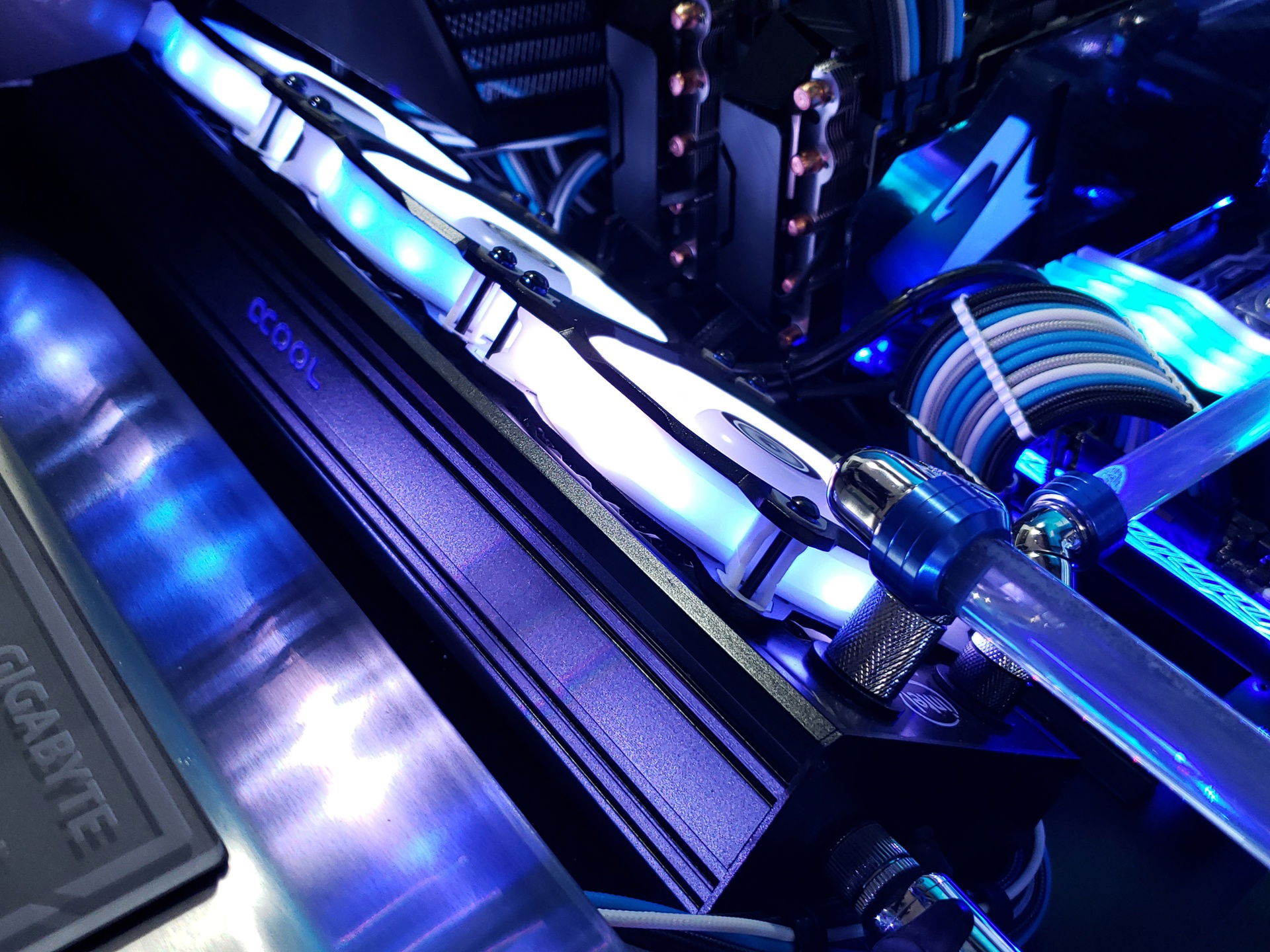 Splitr Dual PC Desk Mod! » builds.gg