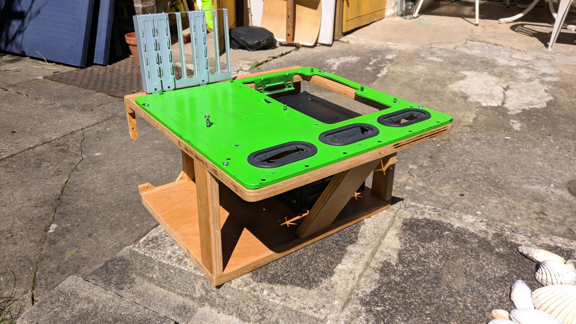 Little wooden Test bench with RGB » builds.gg