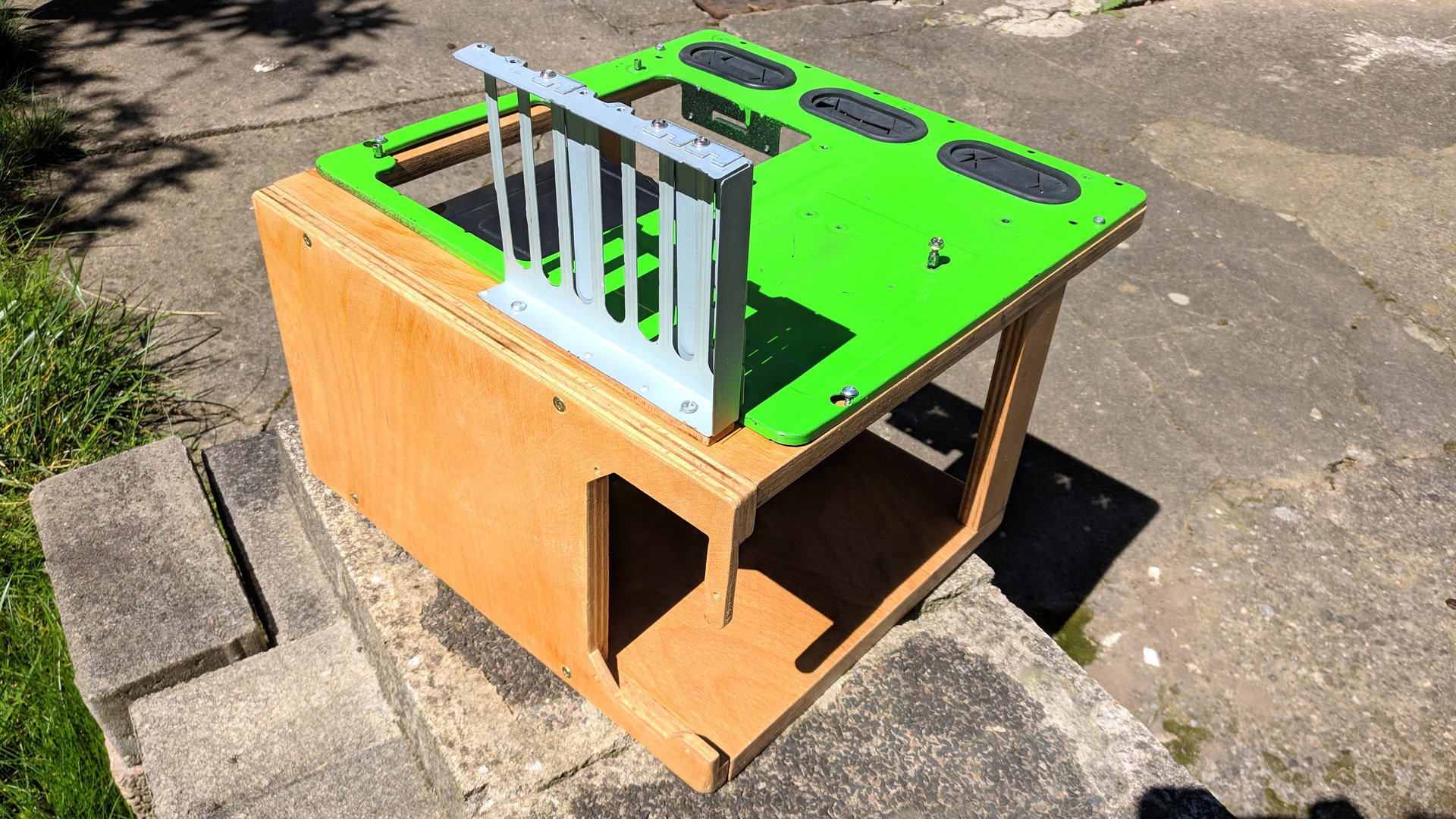 Little wooden Test bench with RGB » builds.gg