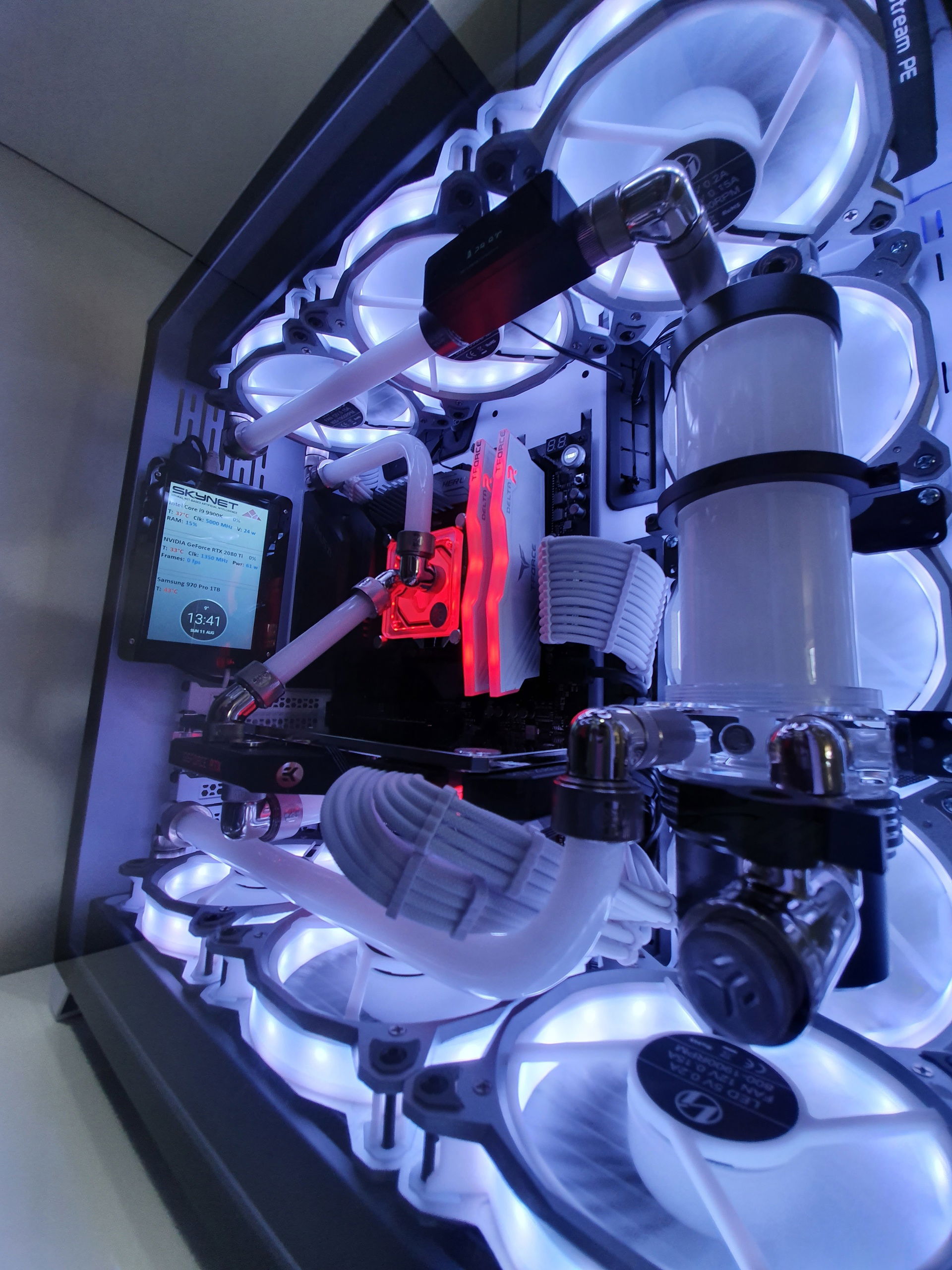 CM Computers: Skynet 9900K 2080ti » builds.gg