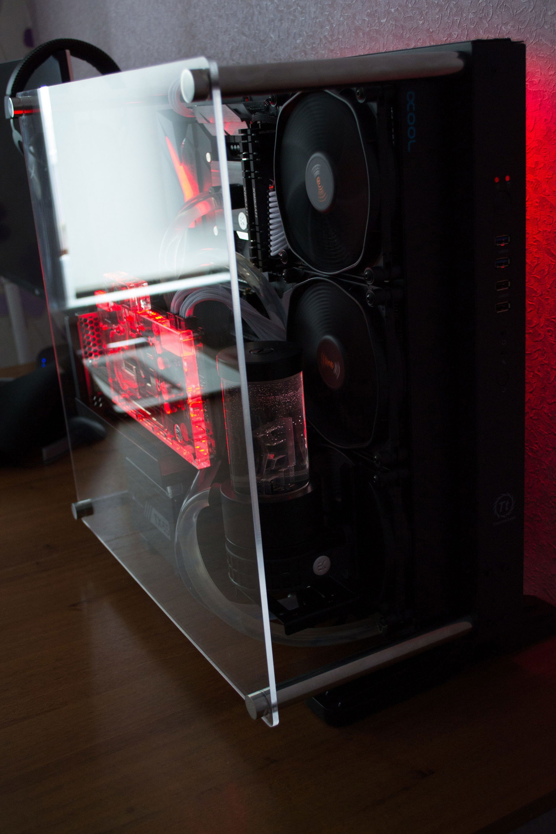 Custom water loop TT Core p3 » builds.gg