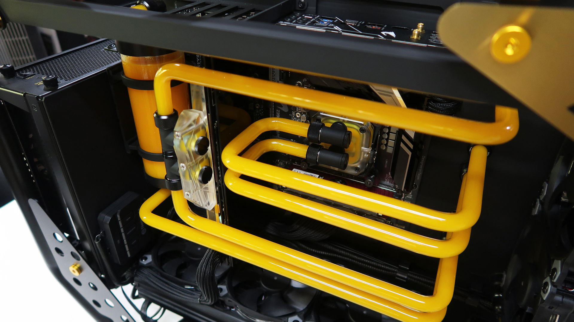 Custom Pc Build #59 " Amber " In-Win D-Frame 2.0 Gold Gaming Gaming Pc ...
