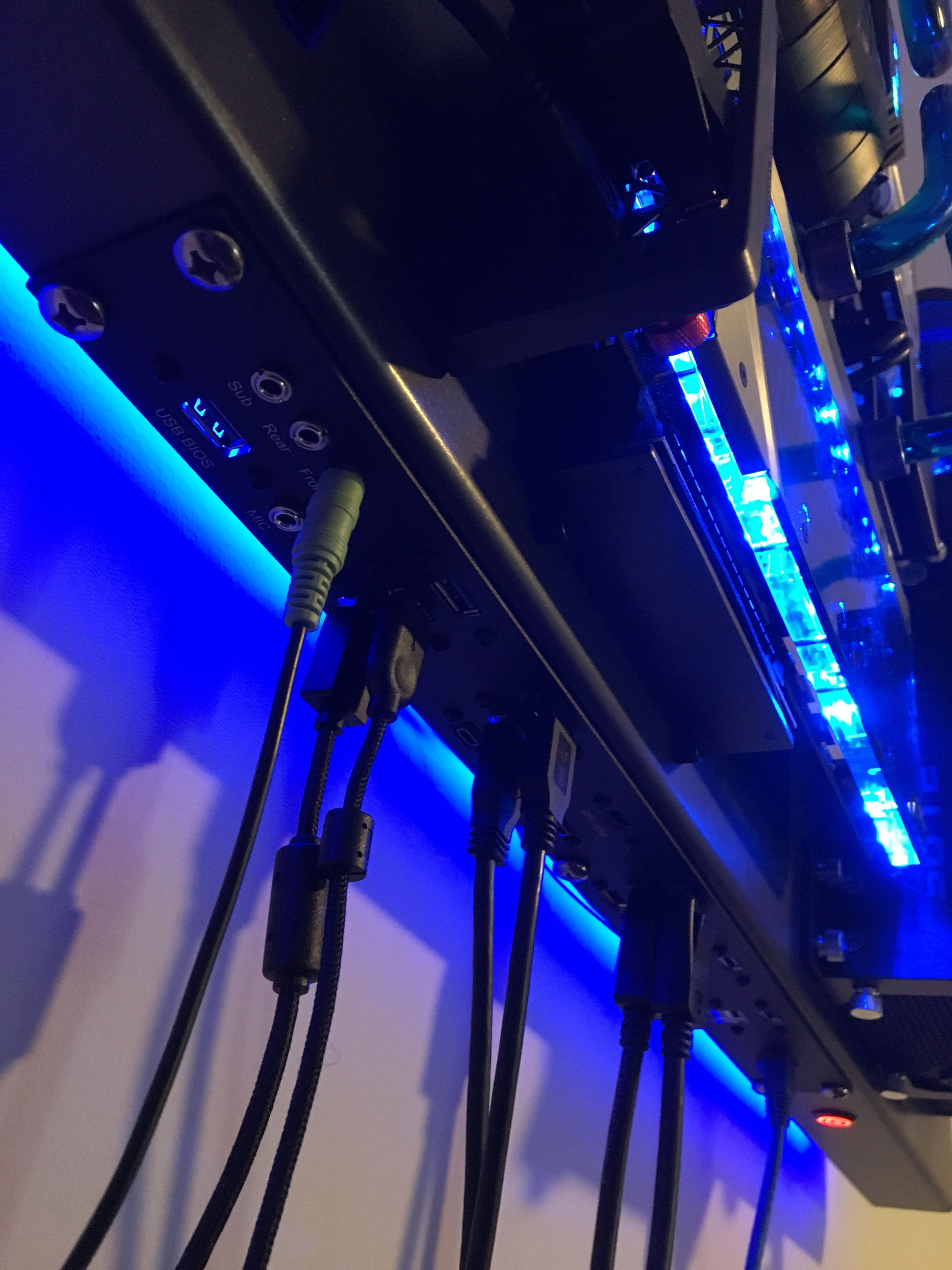 Custom Wall PC » builds.gg