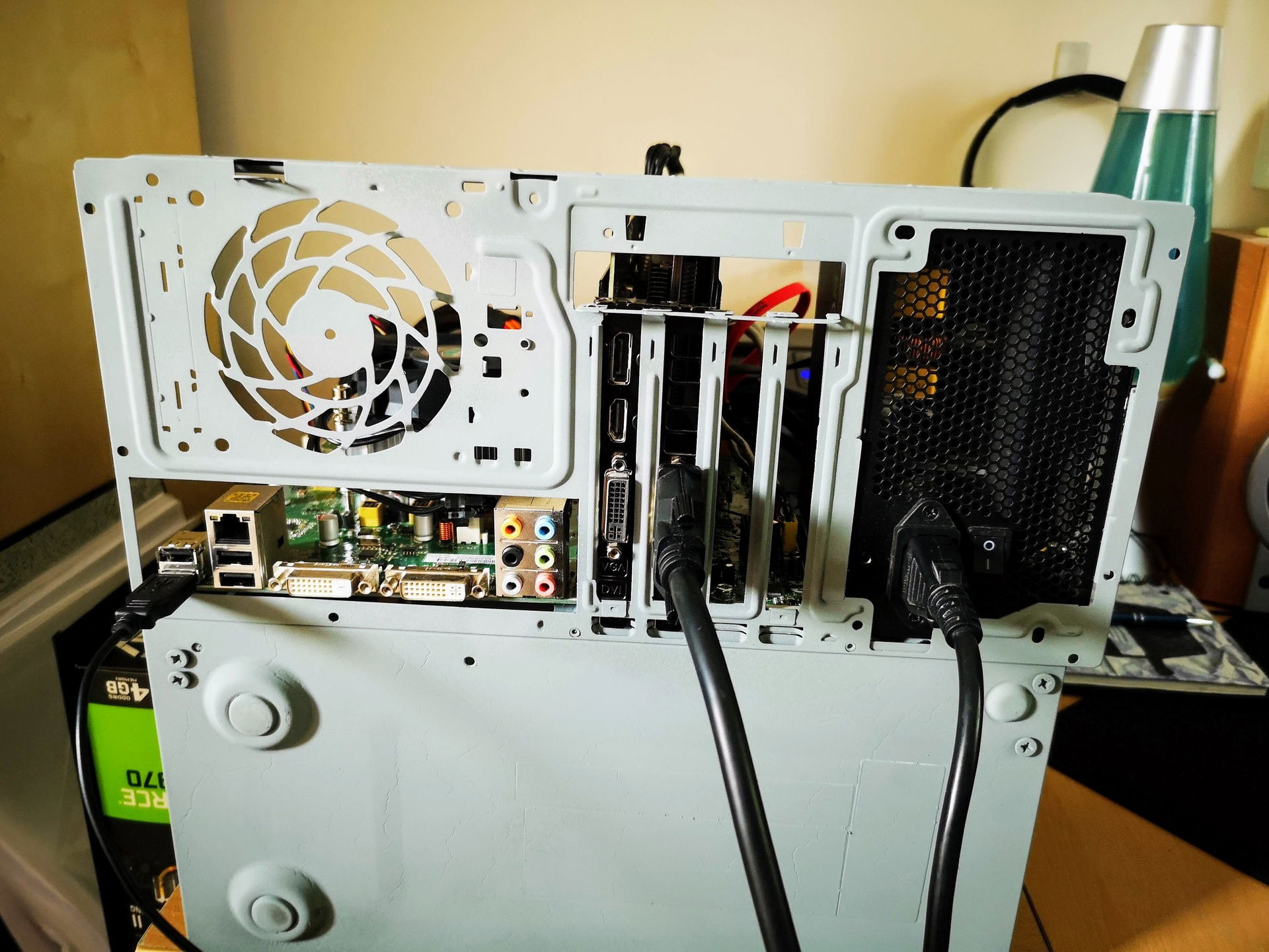 DIY PC TEST BENCH » builds.gg