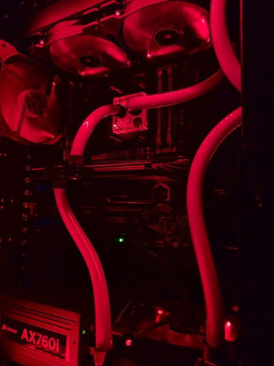 IRON MAN THEME CUSTOM PC » builds.gg