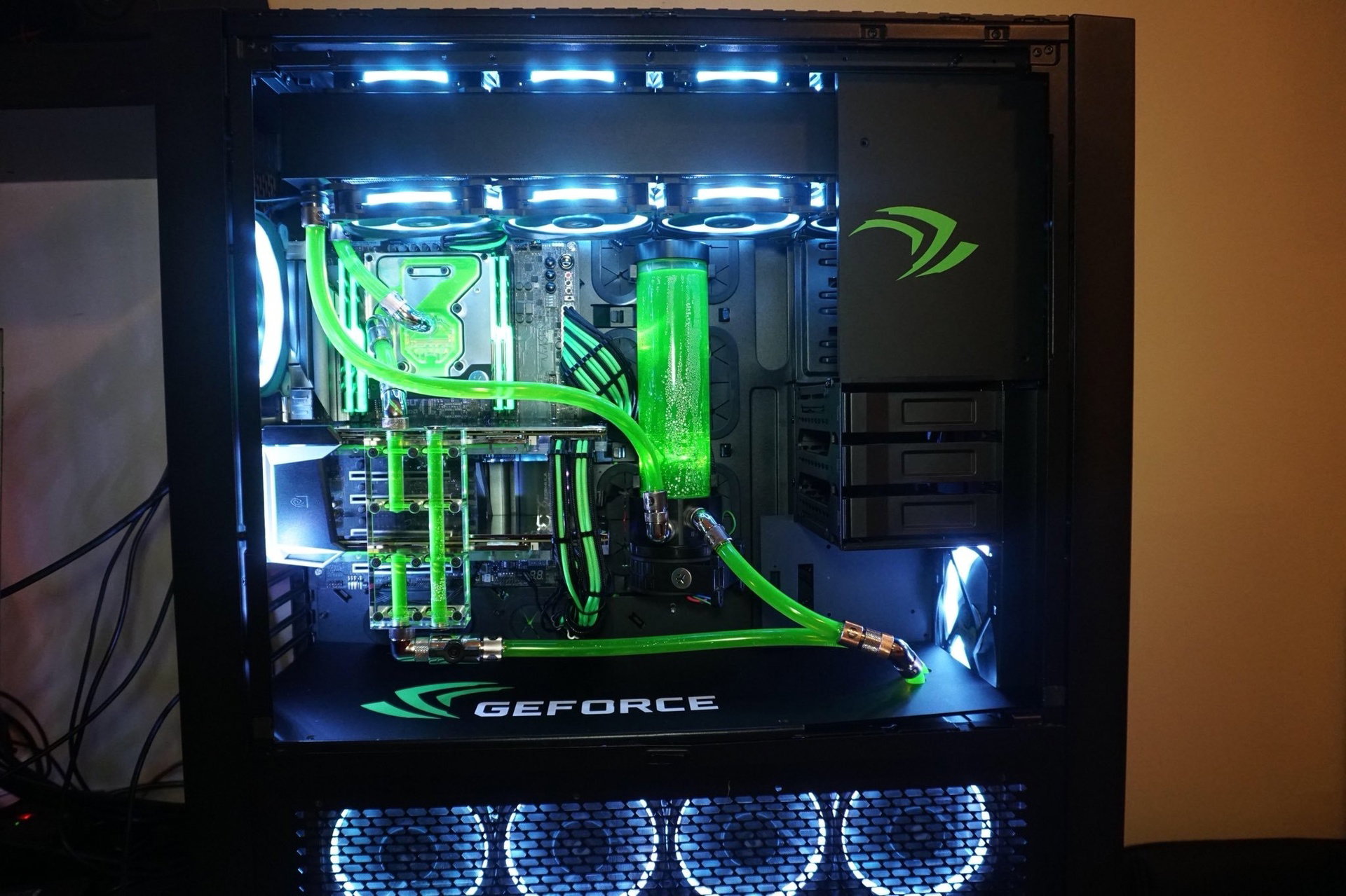 Corsair 900D Blast From The Past » builds.gg
