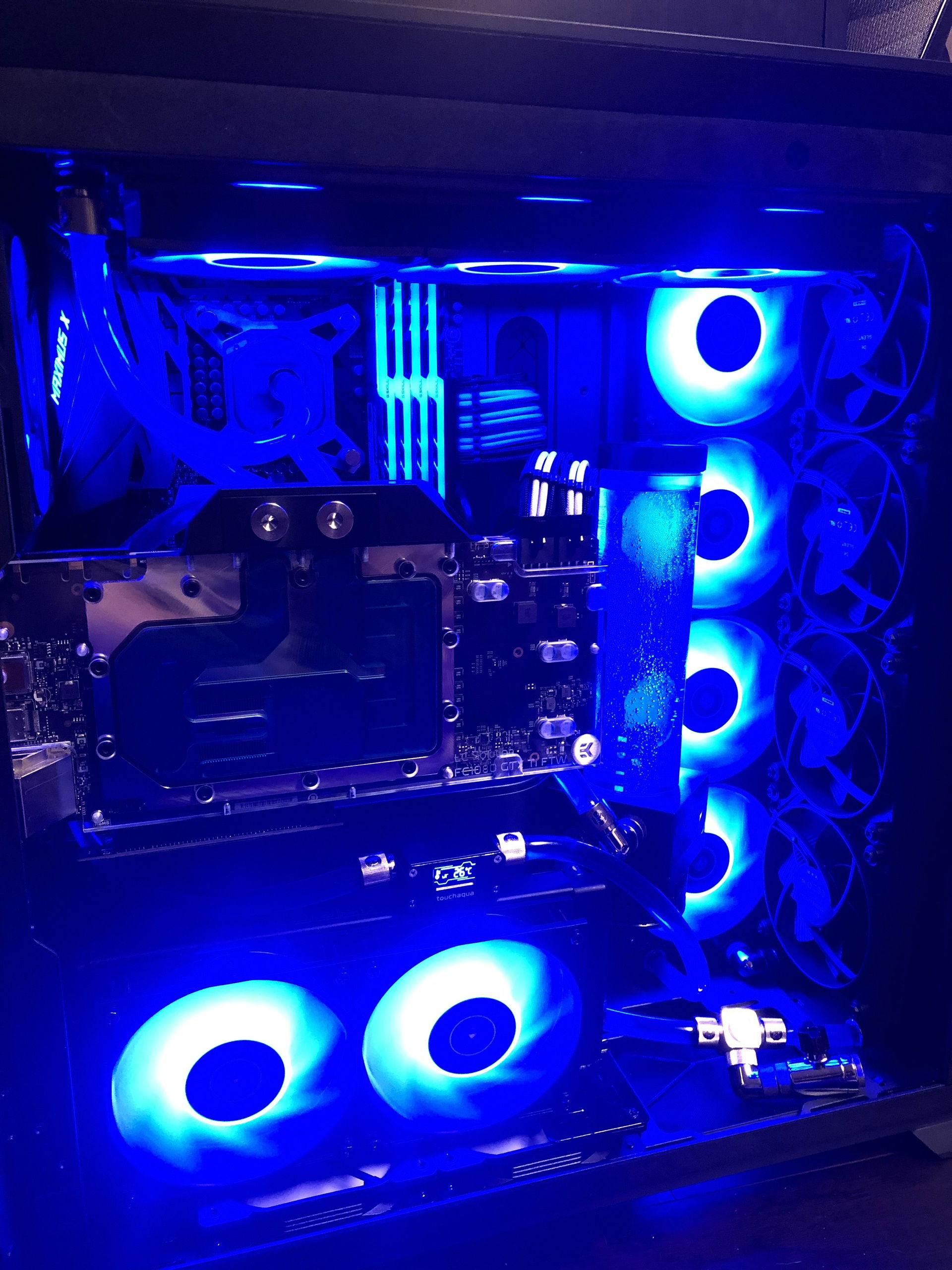 Enthoo Luxe 2 / Enthoo 719 » builds.gg