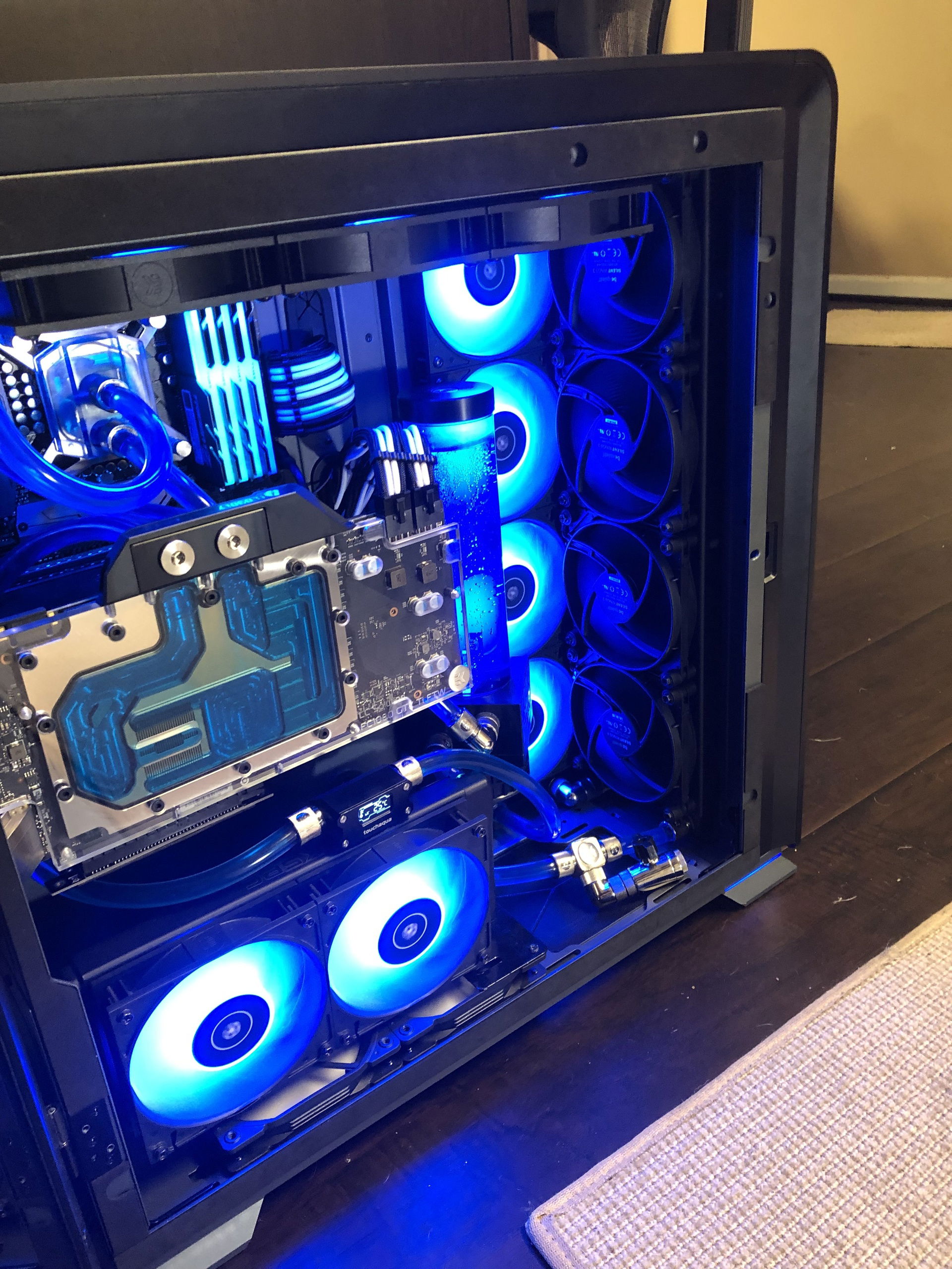 Enthoo Luxe 2 / Enthoo 719 » builds.gg