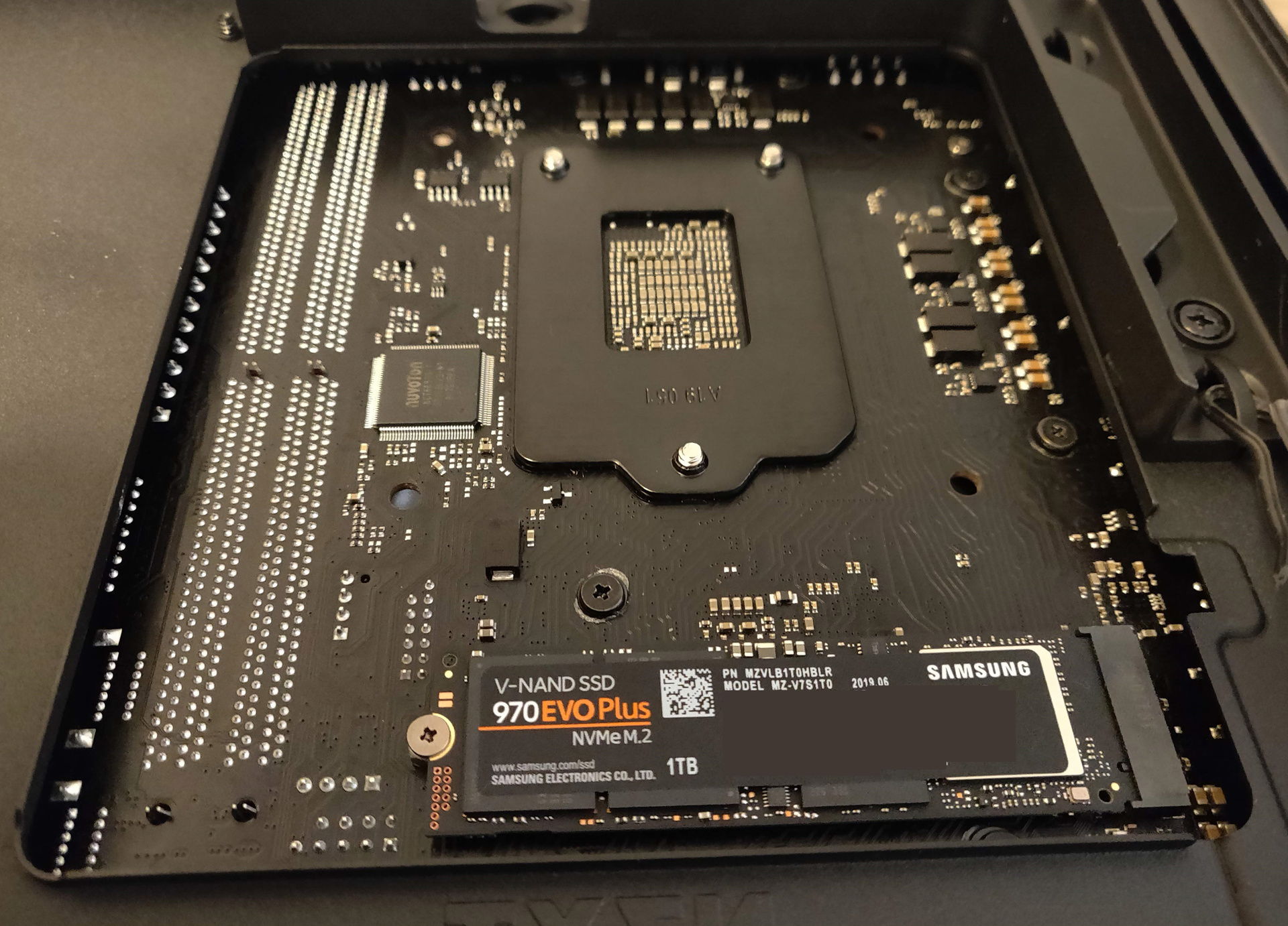 AMD Ryzen / Radeon water cooled in a NZXT H210 using Optimus Signature ...