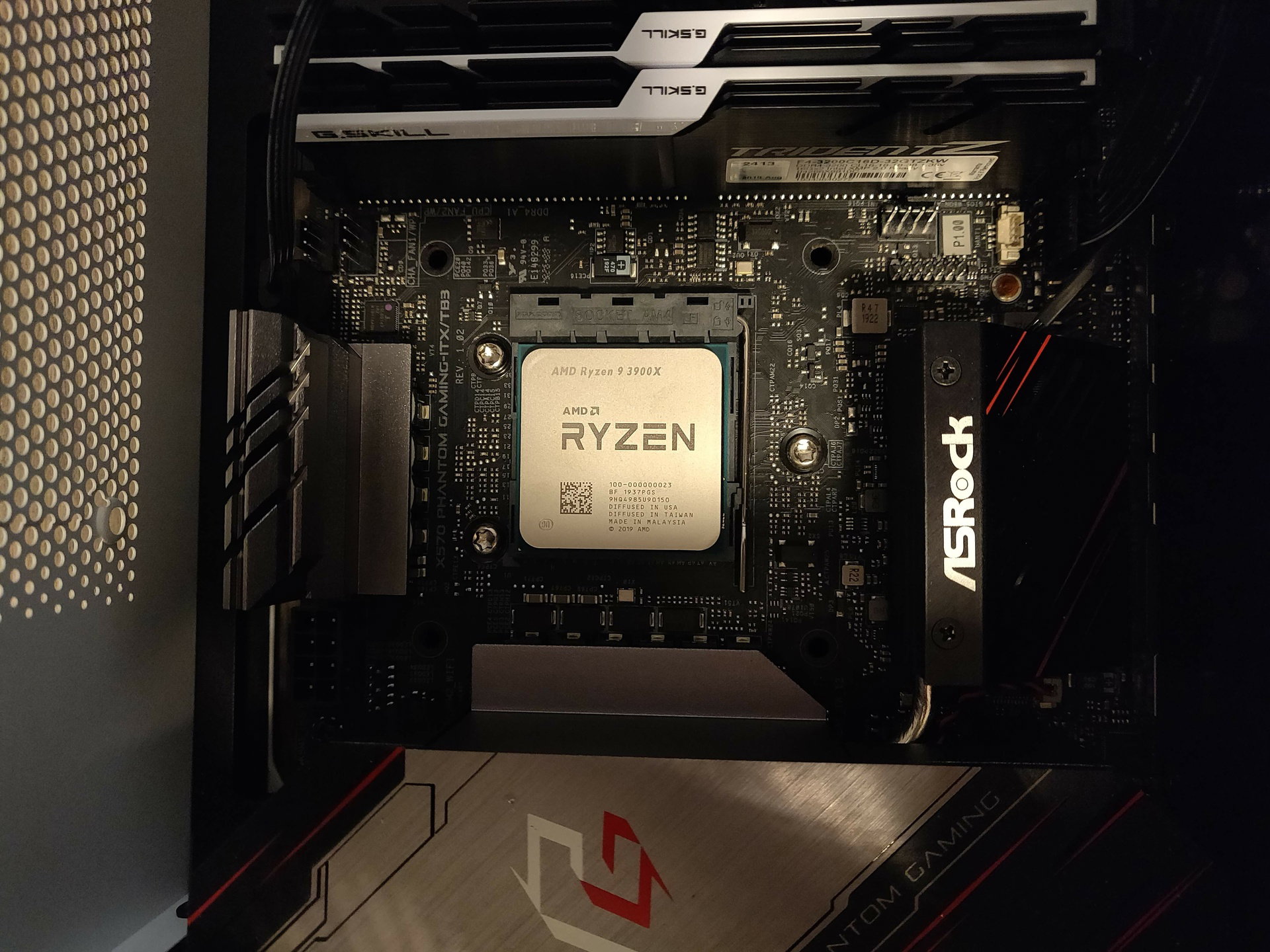 AMD Ryzen / Radeon water cooled in a NZXT H210 using Optimus Signature ...