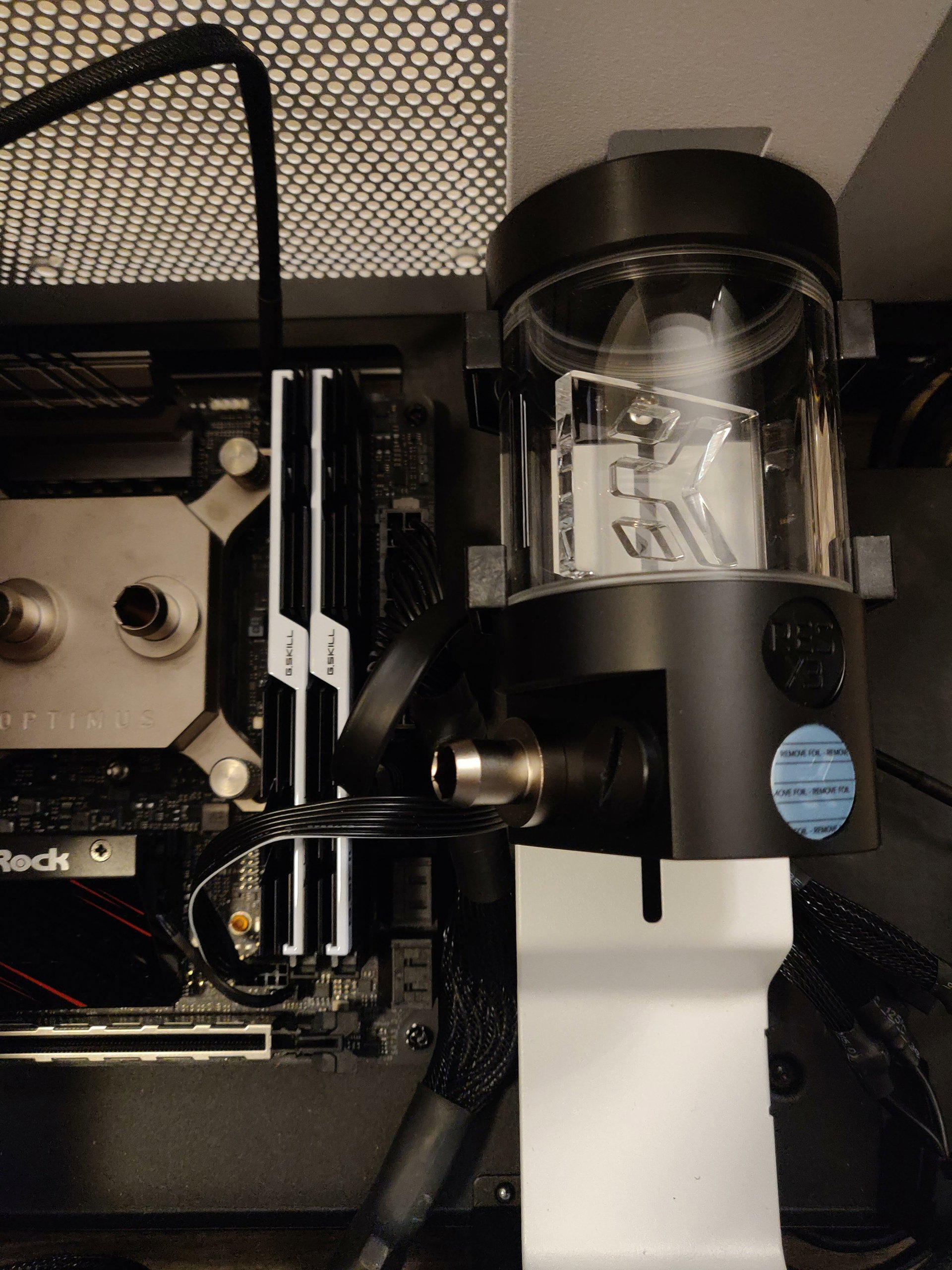AMD Ryzen / Radeon water cooled in a NZXT H210 using Optimus Signature ...