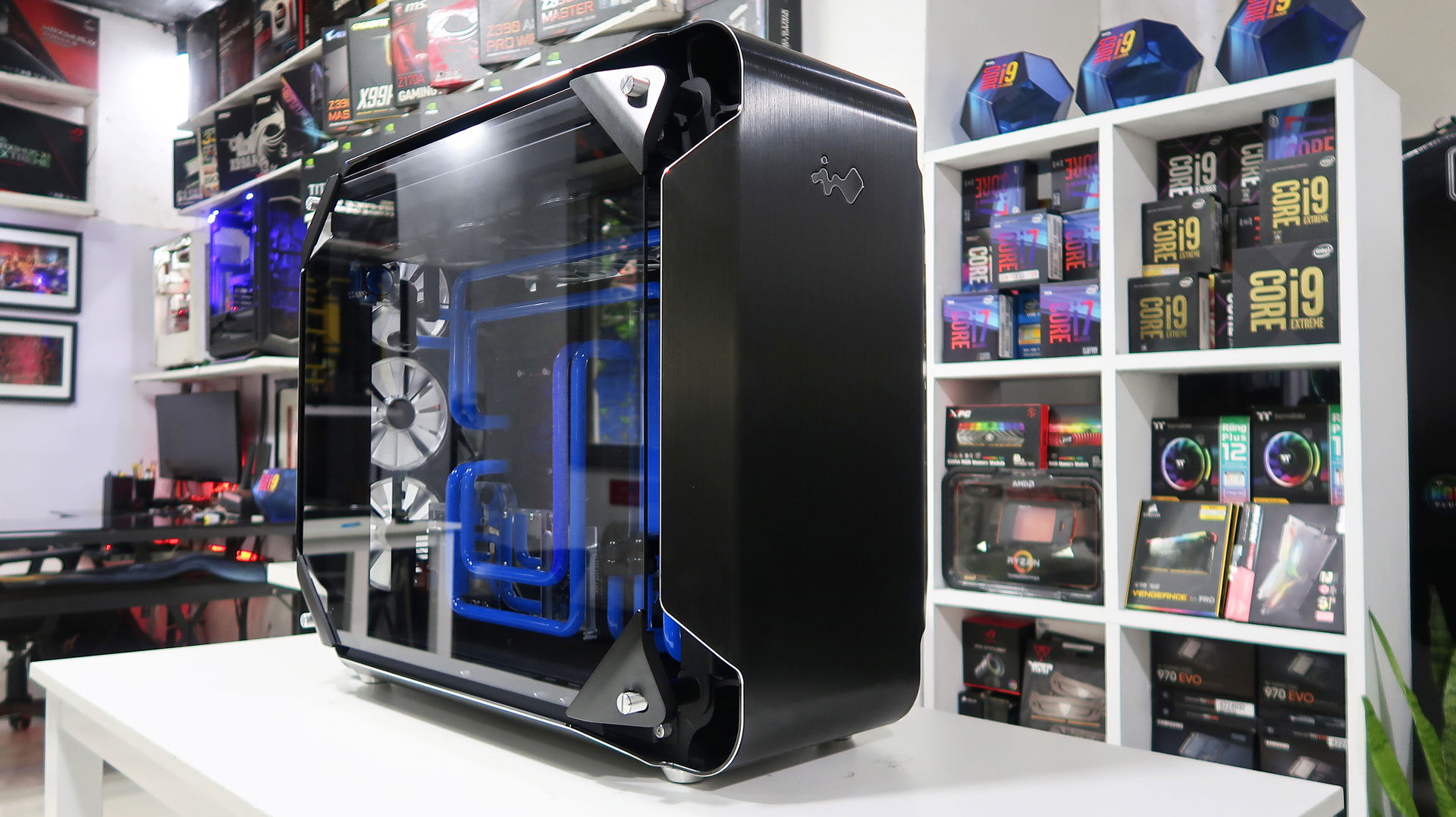 Custom Pc Build #65 "Monolith" In-Win 928 Threadripper II 2990WX ...