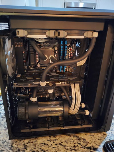 Lian Li O11 XL, custom loop, front distro plate, black & yellow » builds.gg