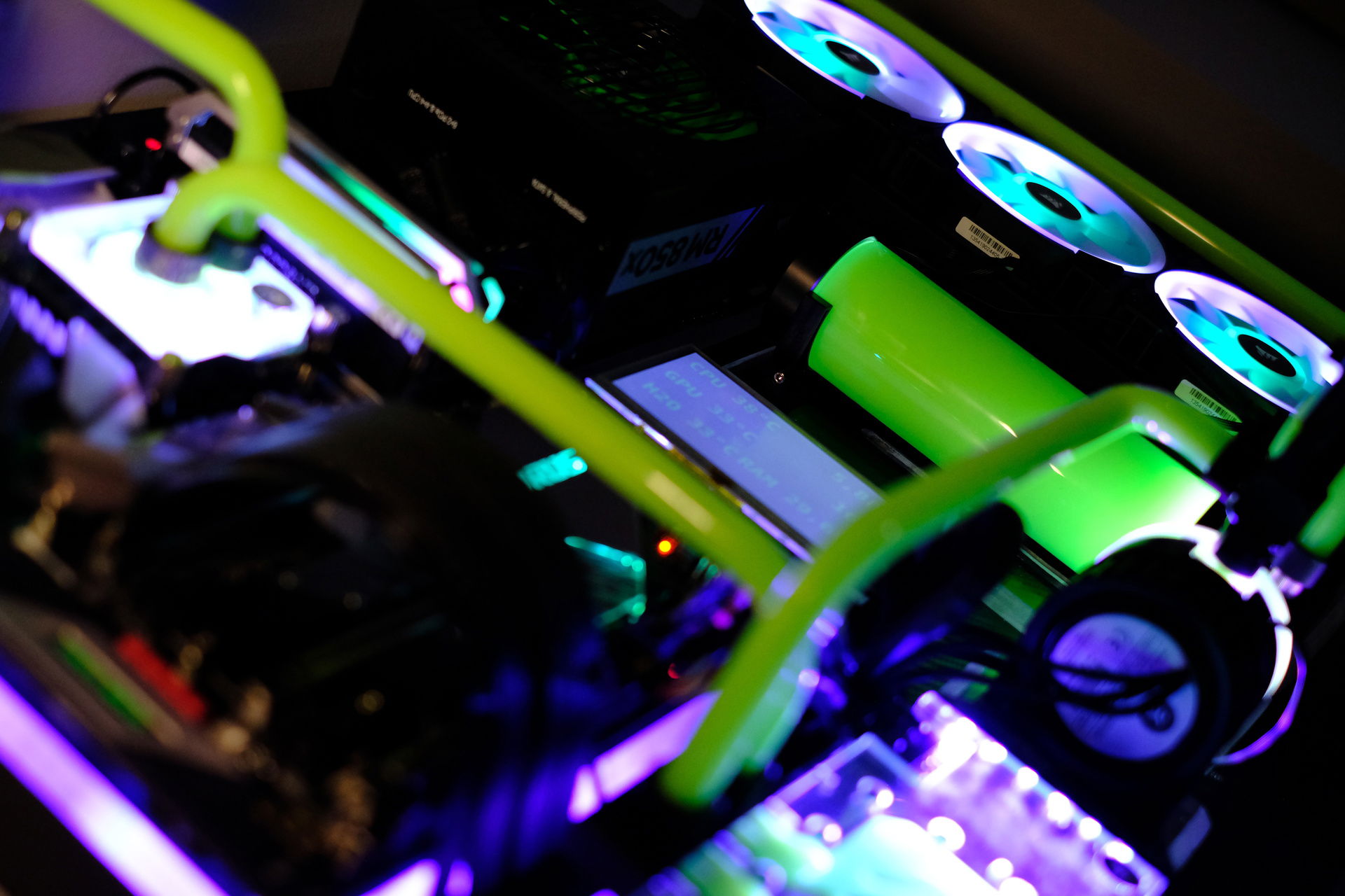 Acid Wall Mounted PC » builds.gg