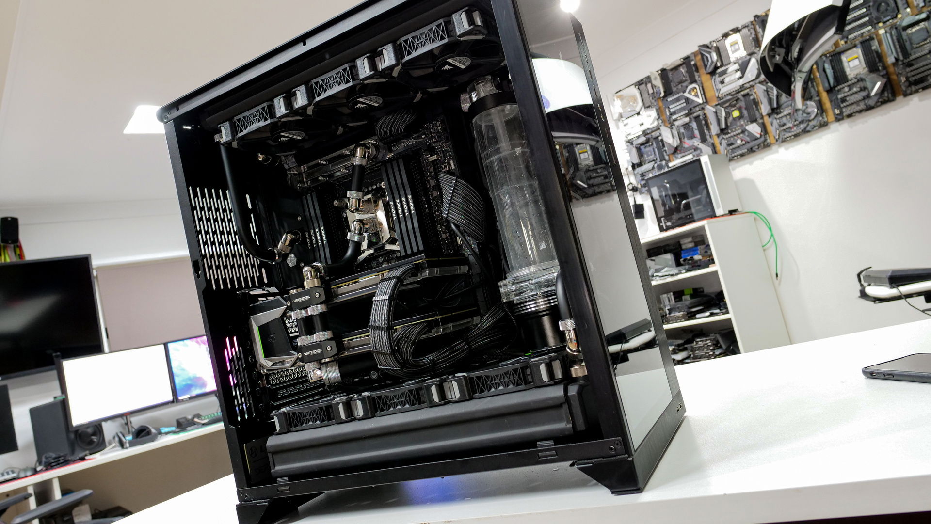 HEDT Gaming/Editing Rig - Complete Black » builds.gg