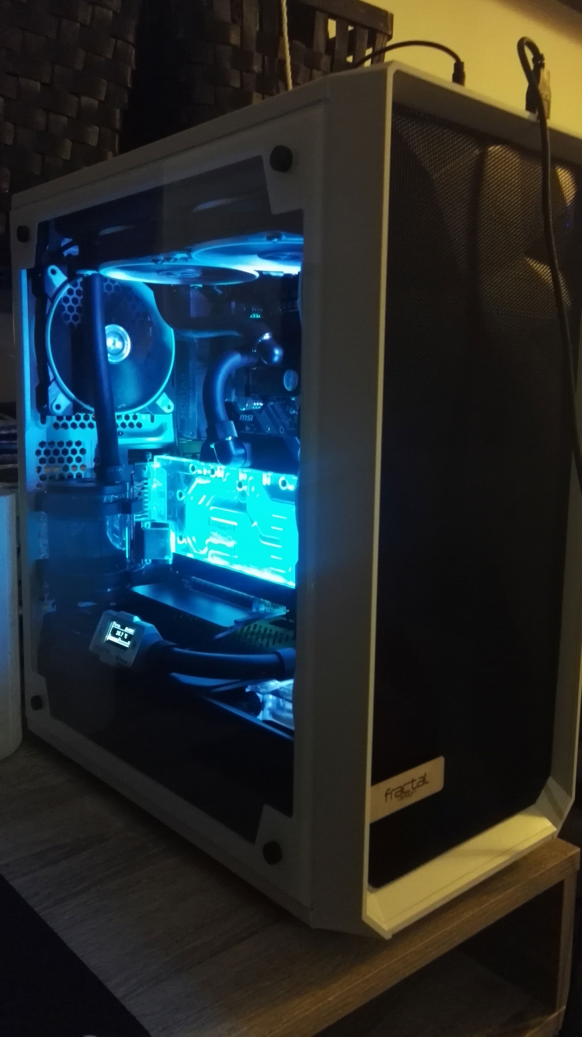 Just white Meshify C, nothing special » builds.gg