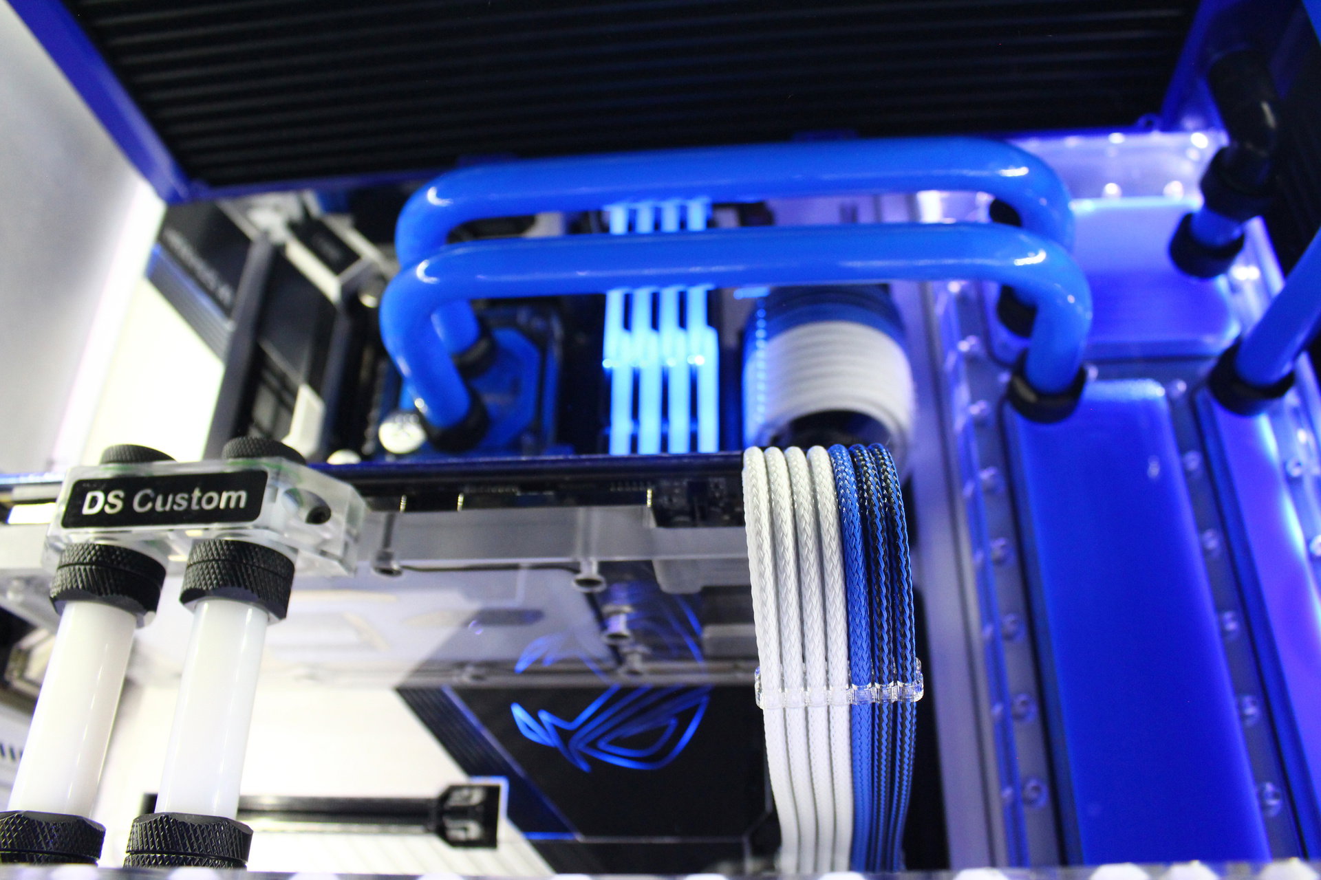 Frostb1te - Modified Dual Loop Fractal Define S2 » builds.gg