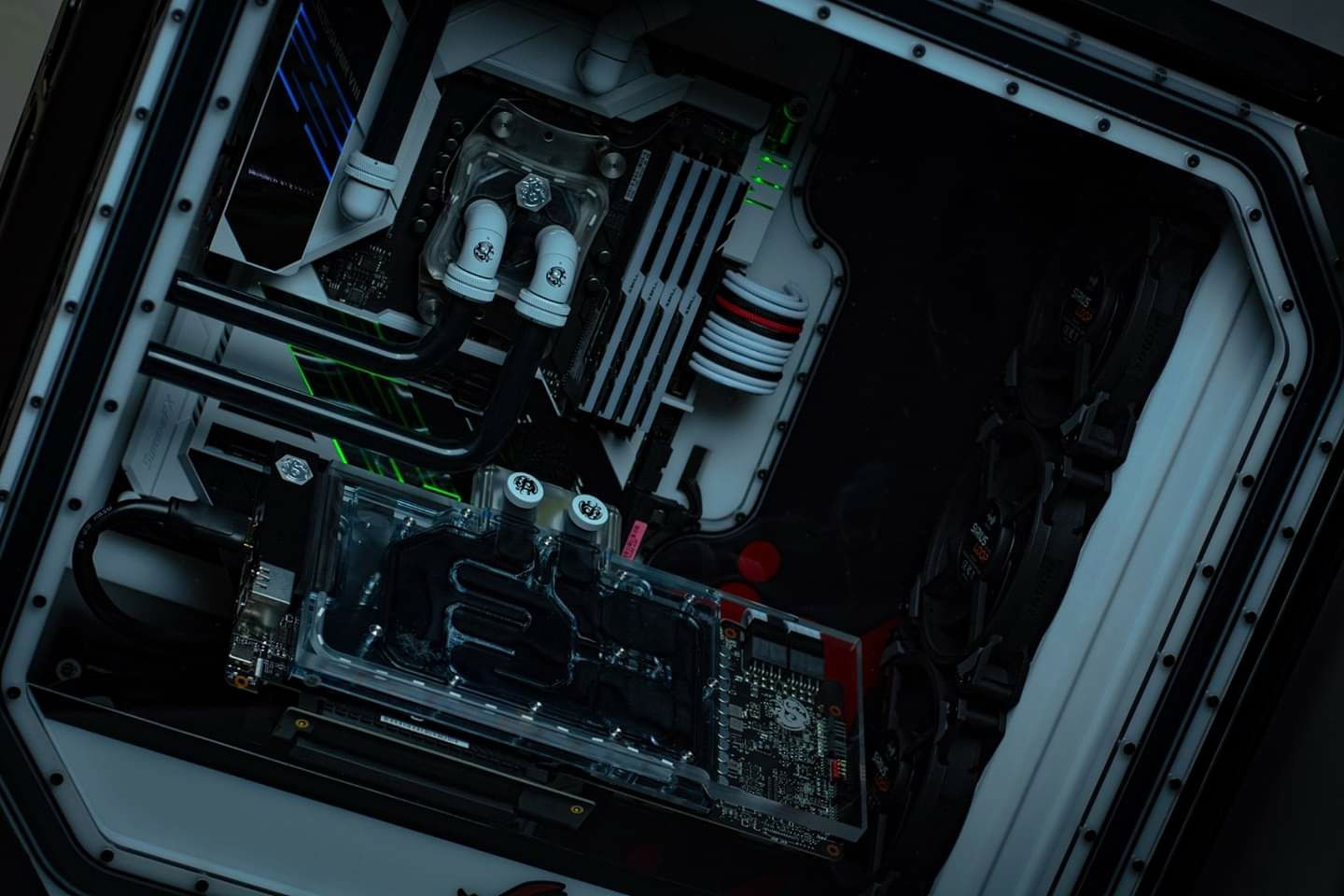Project Eminence (An InWin 925 build) » builds.gg